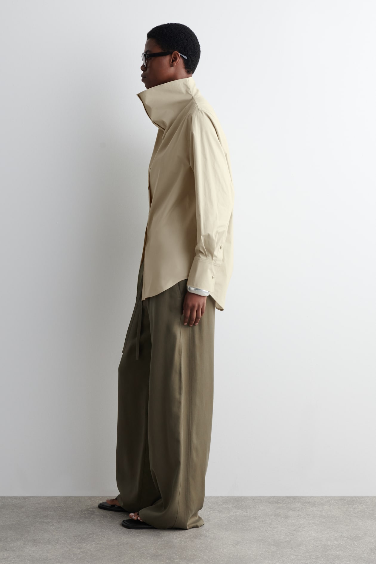 LOCKERES HEMD MIT STEHKRAGEN - KHAKI - Ladies | H&M AT