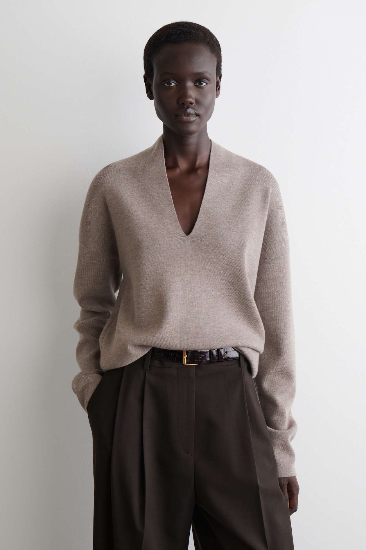 DRAPÉ MERINÓ GYAPJÚ V-NYAKÚ PULÓVER - MOLE MELANGE - NŐI | H&M HU