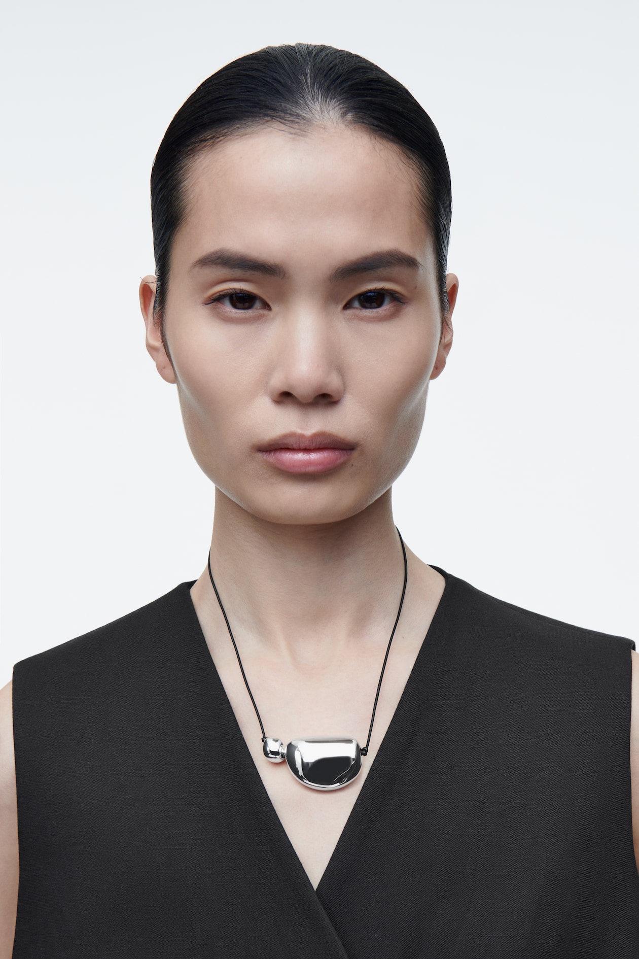 COLLIER À PENDENTIF GALET ET CORDON DE CUIR - ARGENTÉ - FEMME | H&M FR