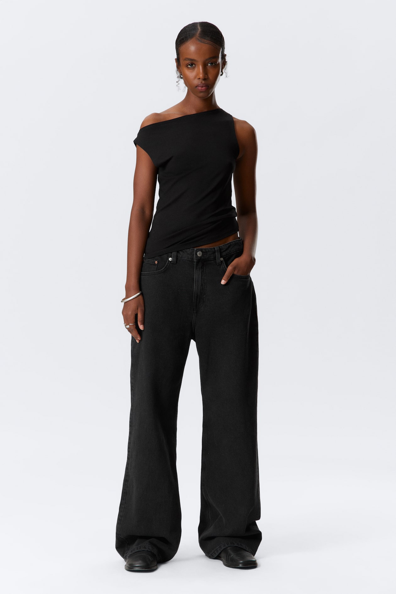 Missy Low Rise Loose Straight Leg Jeans - Tuned Black - Black - Ladies | H&M GB