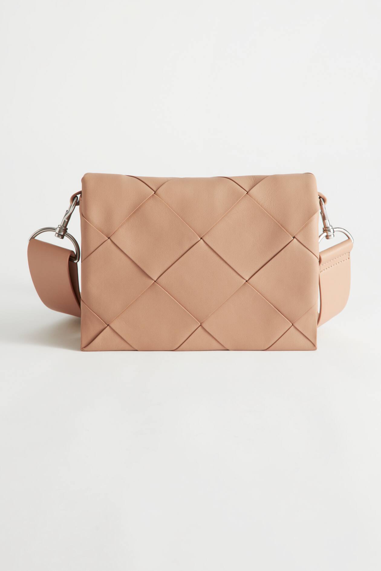 Rautenförmig geflochtene Umhängetasche aus Leder - Beige - Ladies | H&M AT