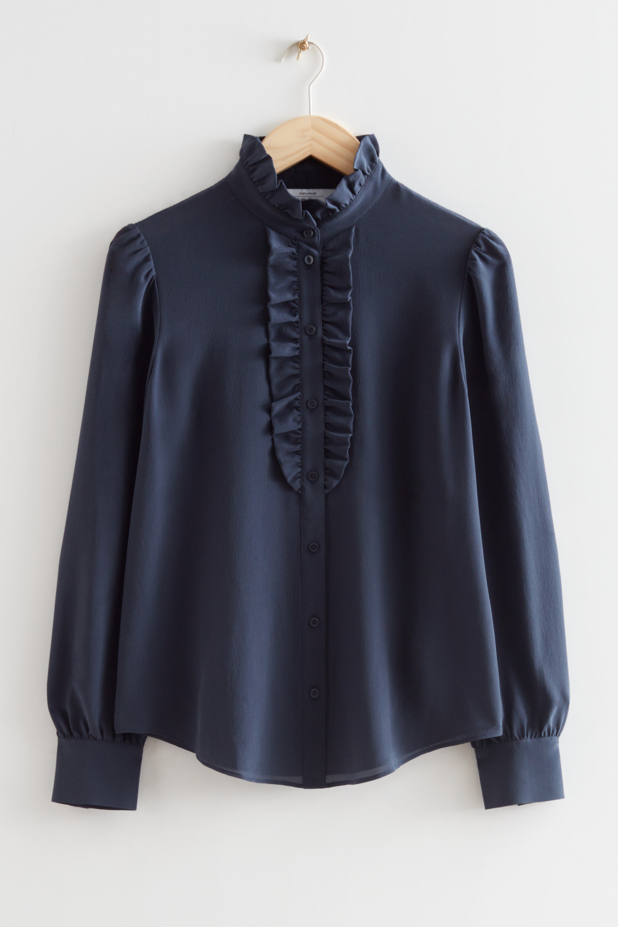 Bluse i silke med flæse - Langærmet - Normallang - Marineblå - DAME | H ...