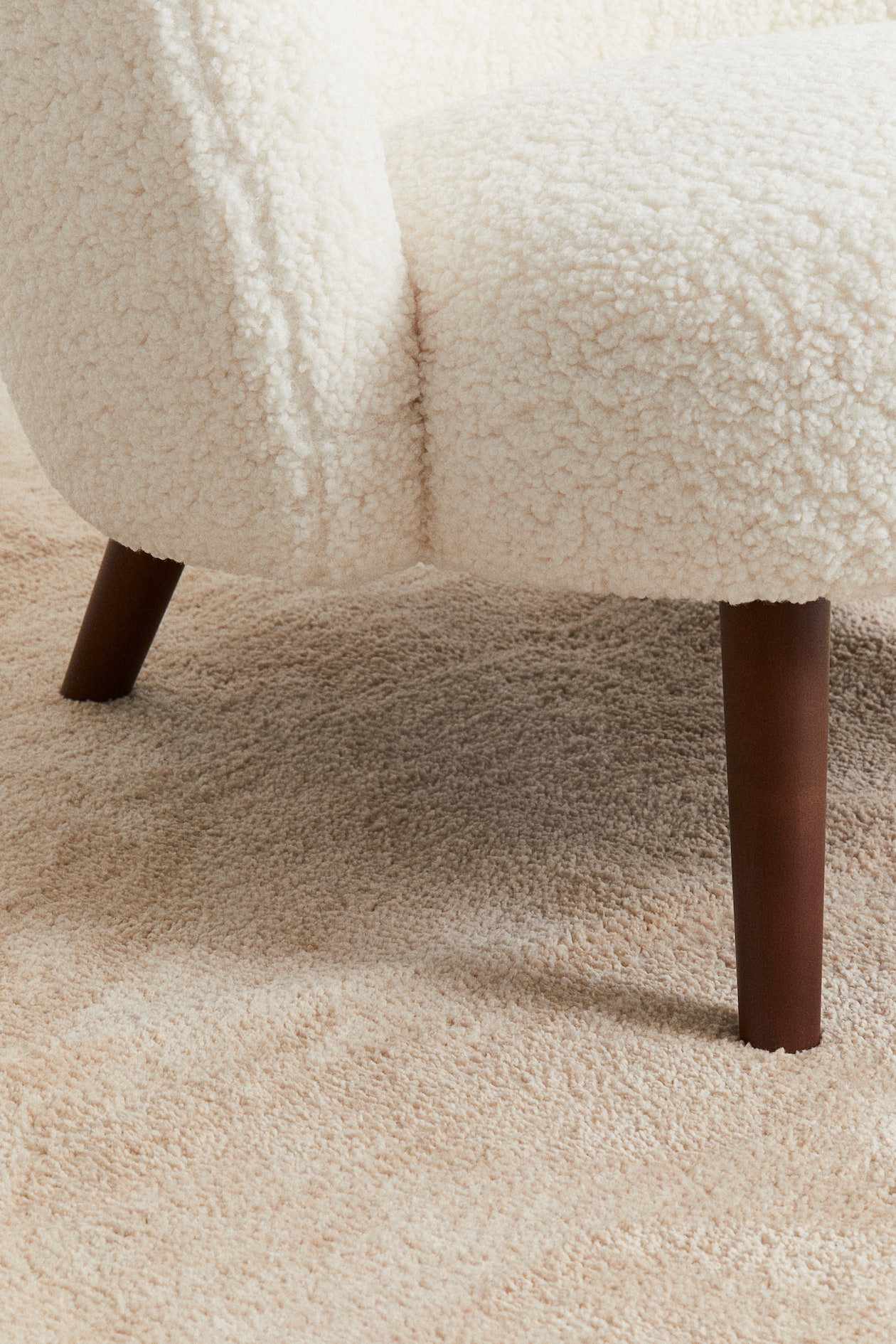 Light beige Large Asymmetric Rug at H&M Home | H&M CA