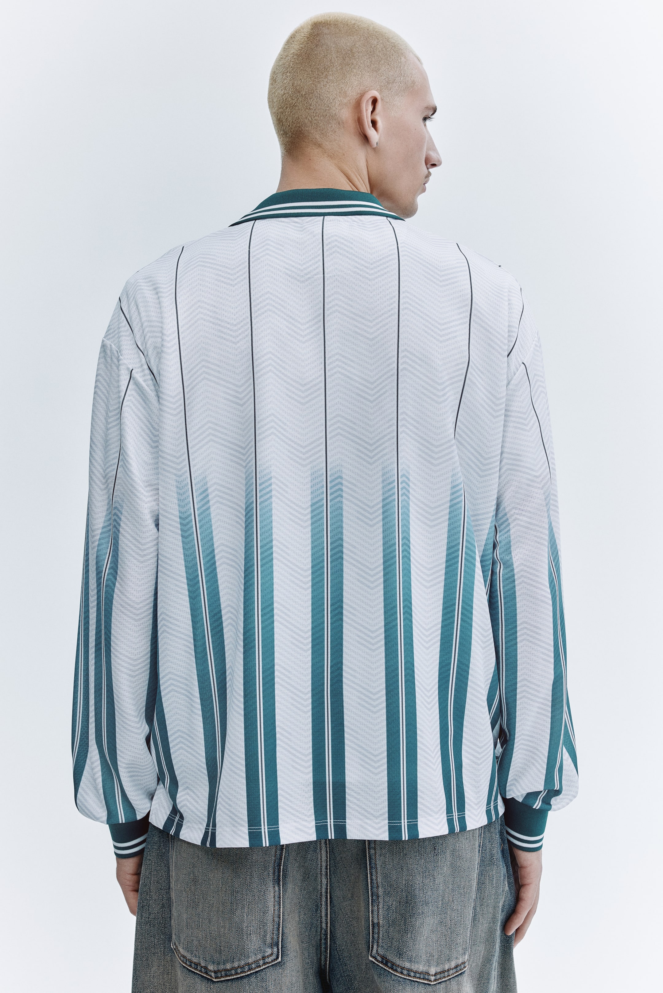 Men’s White/Run Wild Loose Fit Football shirt | H&M GB