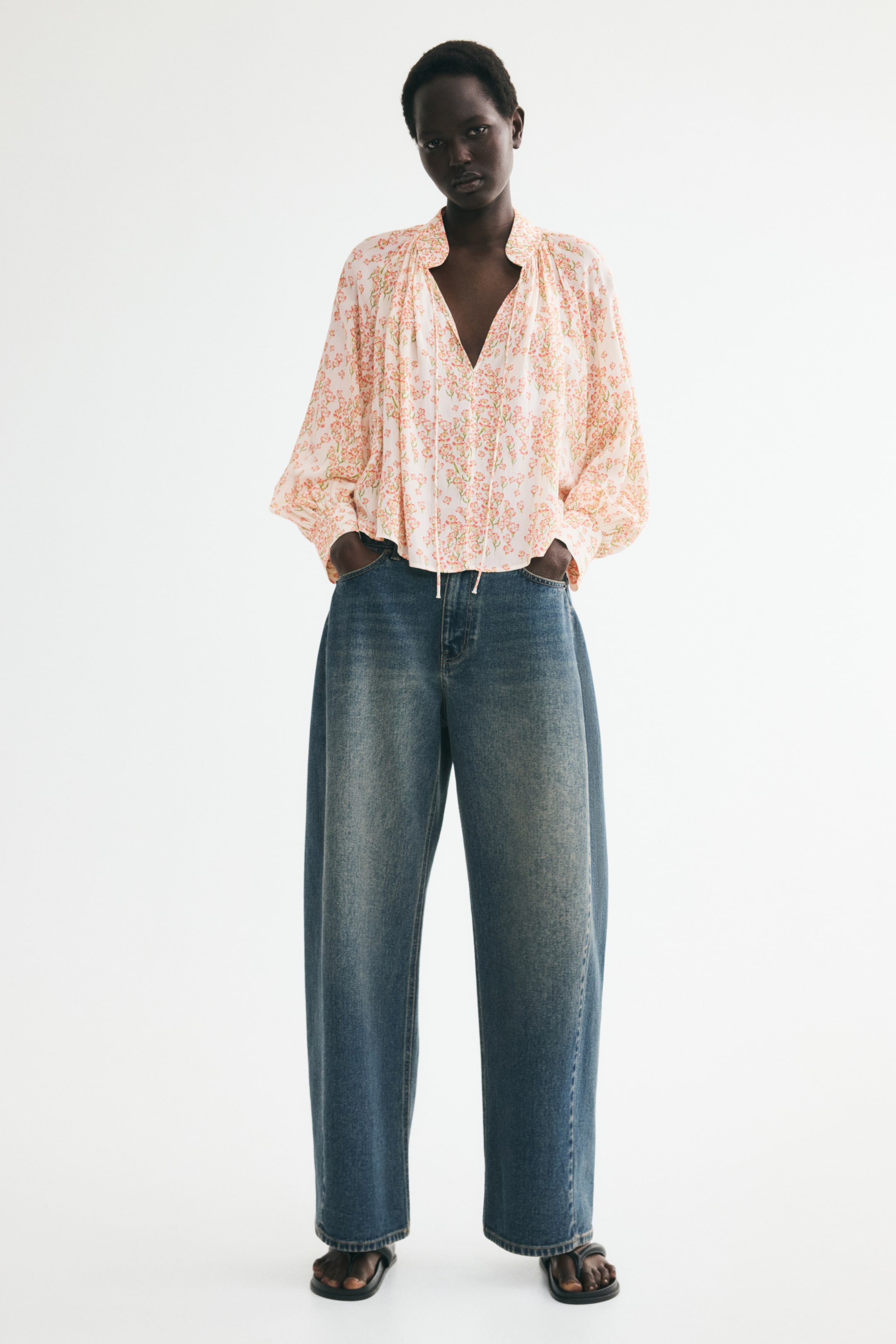 Women's Light dusty orange/Floral Viscose balloon-sleeved blouse | H&M IE