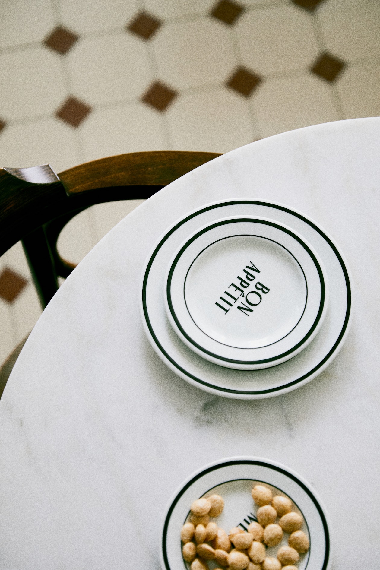 4 db kis porcelántányér - Fekete/Oui merci - HOME | H&M HU