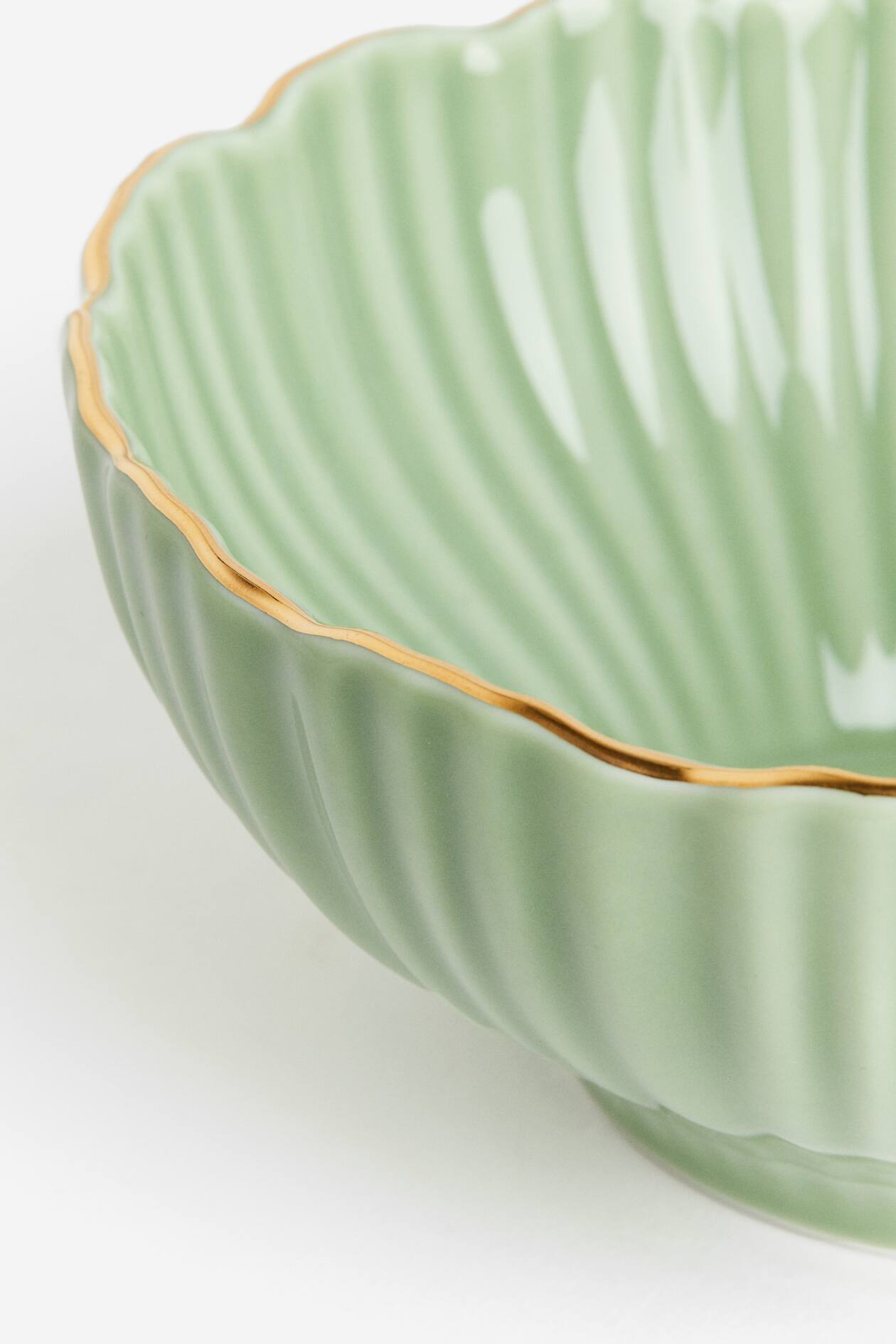 Light green Porcelain Serving Bowl at H&M Home | H&M US