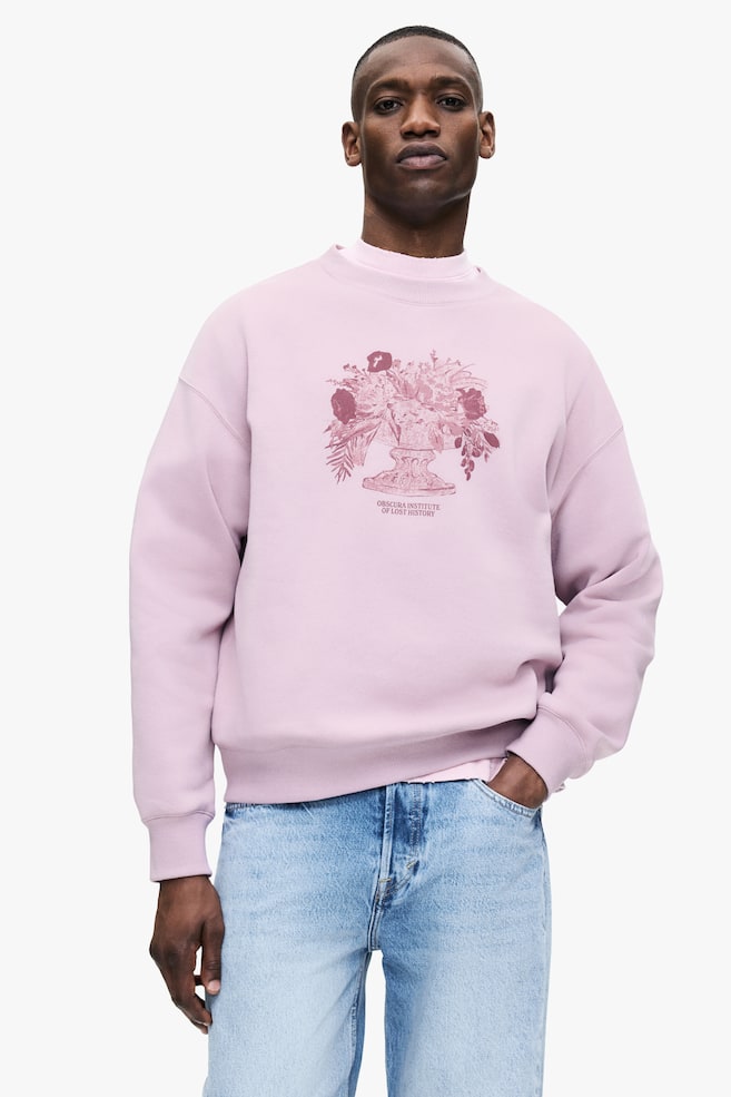 Men’s Dusty pink/Obscura Institute Loose-Fit Printed Sweatshirt | H&M US