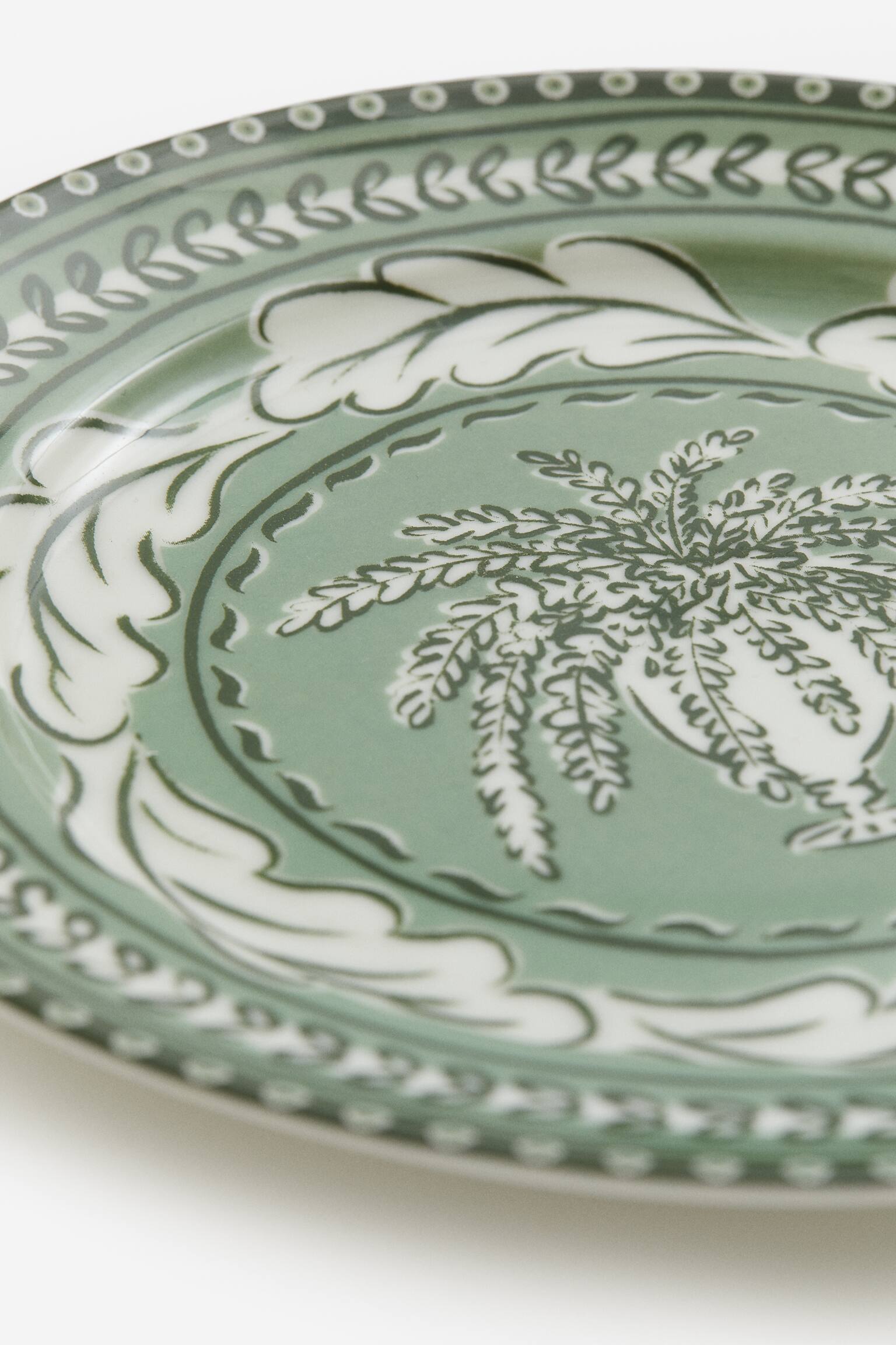 Medium-sized Porcelain Plate - Green/patterned - Home All | H&M US
