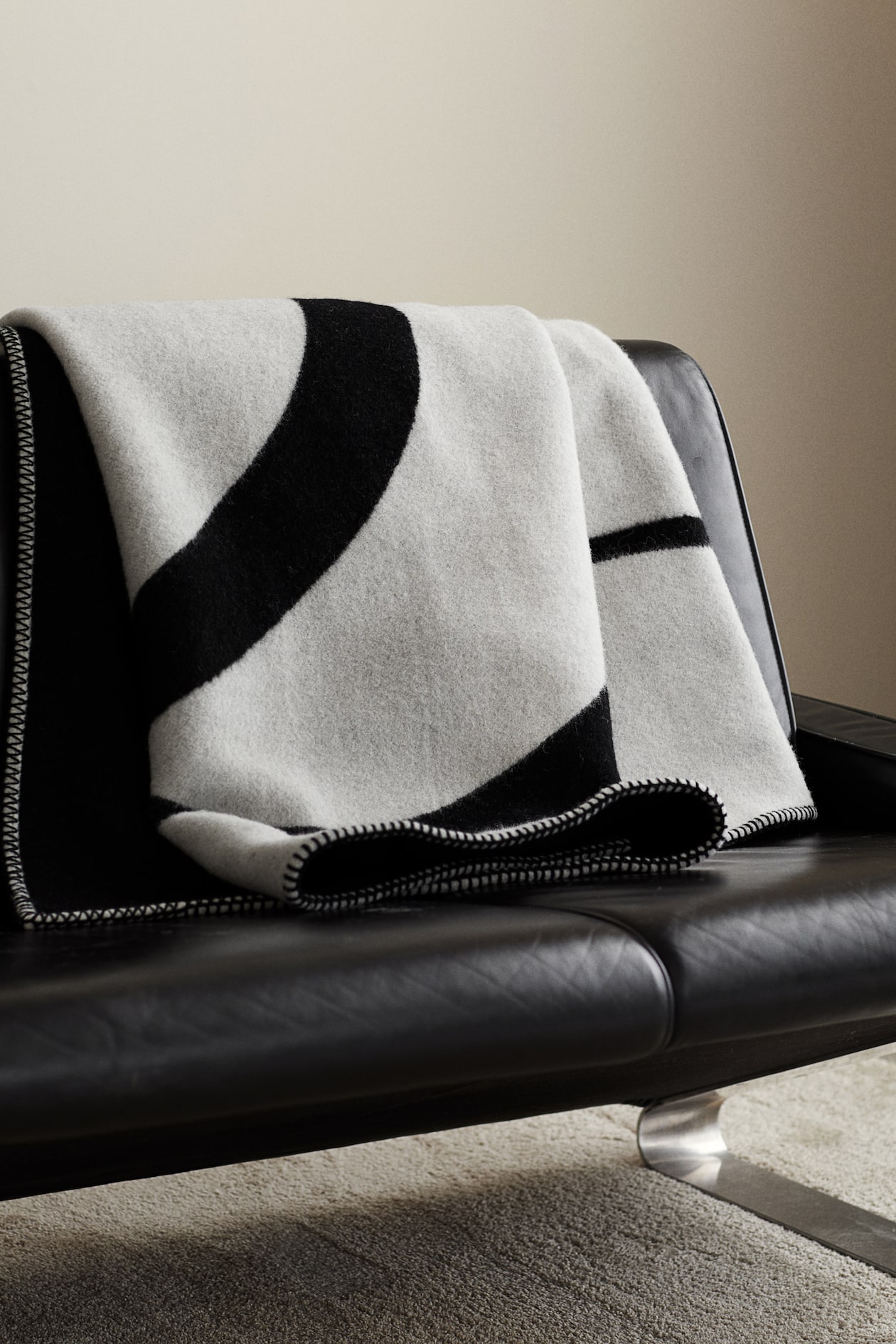 Decke aus Wollmischung - Schwarz/Gemustert - Home All | H&M DE