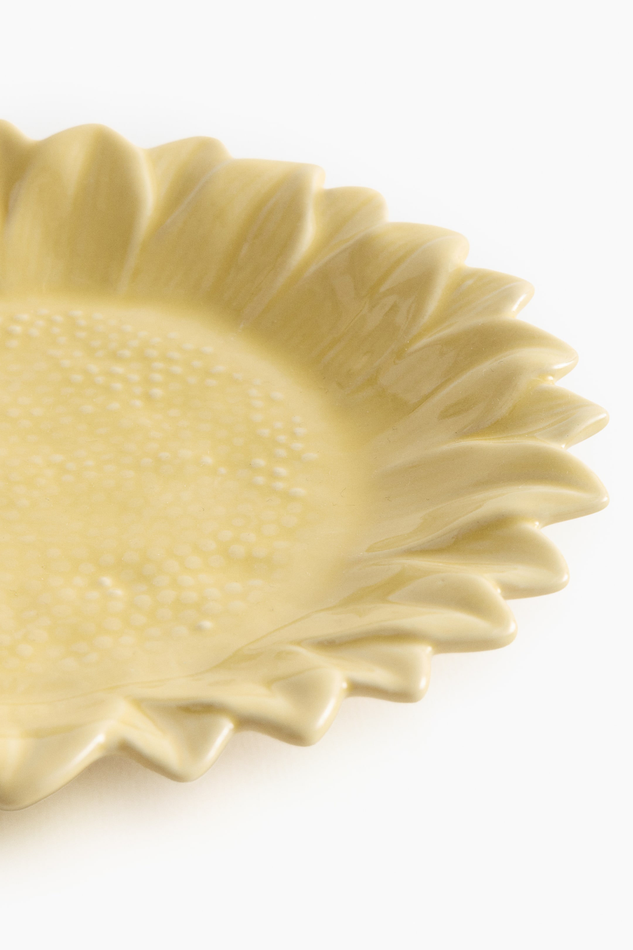 Yellow Sunflower-Shaped Medium-Sized Plate at H&M Home | H&M US