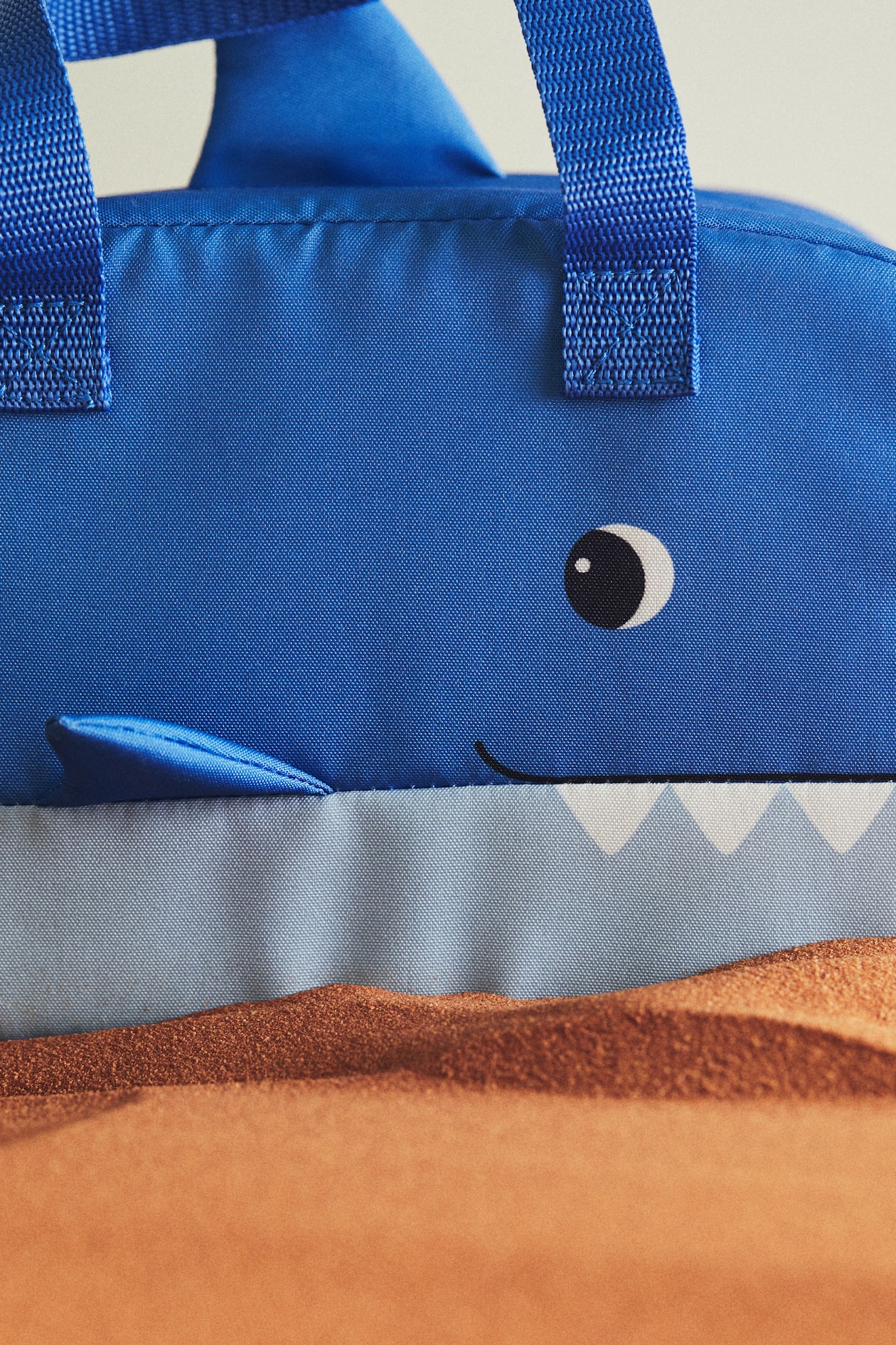 Bright blue/Shark Shark cool bag at H&M Home | H&M GB