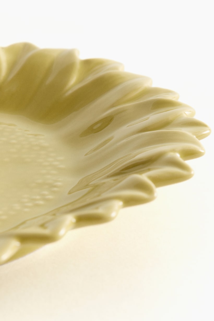 Sunflower-Shaped Medium-Sized Plate - Yellow - Home All | H&M US