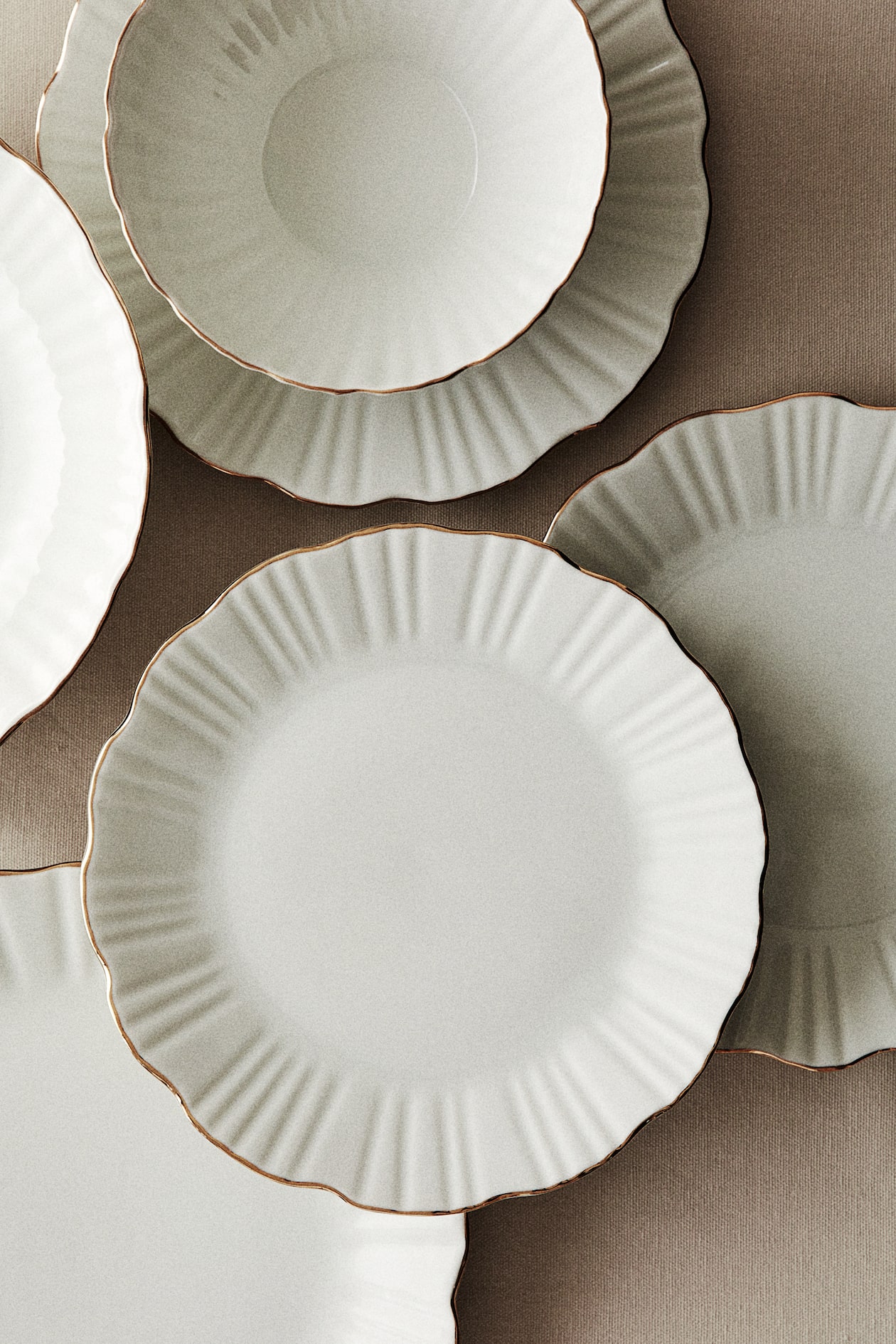 White Porcelain plate at H&M Home | H&M GB