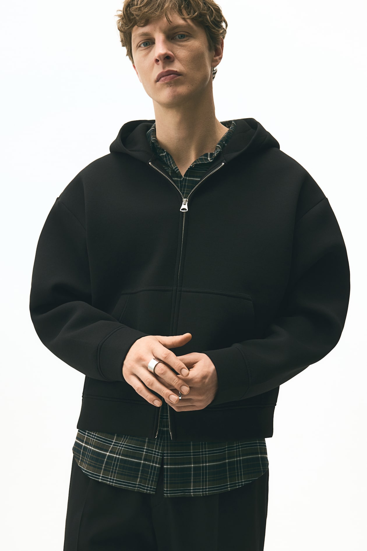 Loose Fit Zip-through hoodie - Black - Men | H&M IN