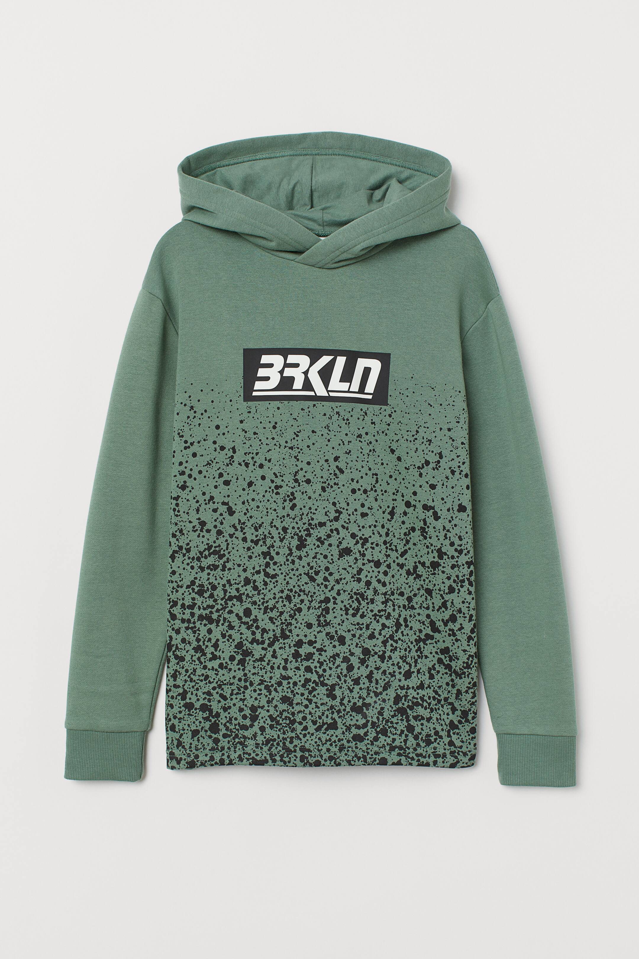 Bluza z kapturem i z nadrukiem - Zieleń khaki/Brkln - Dziecko | H&M PL