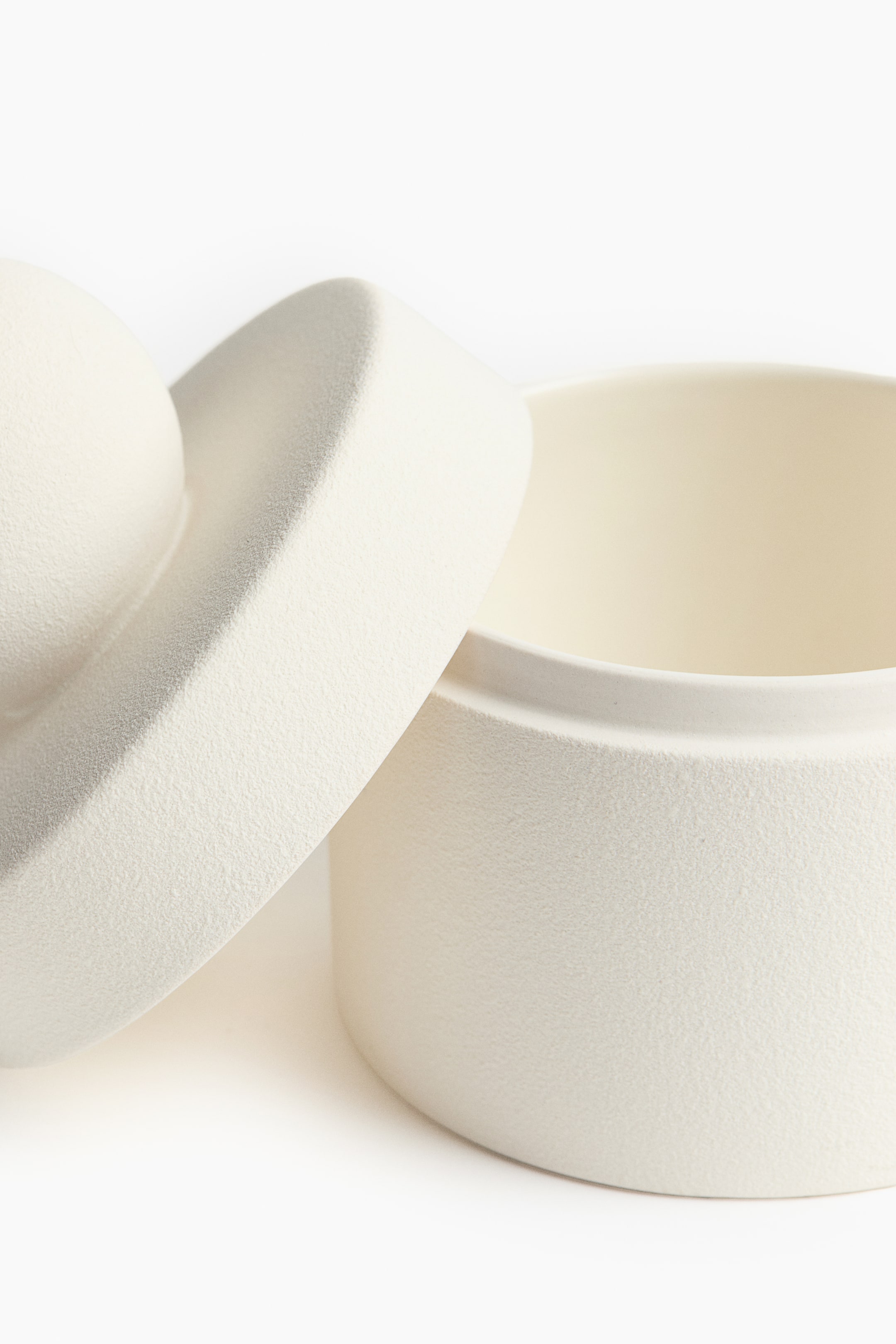 White/matte Small Round Stoneware Box - Living Room | H&M Home CA