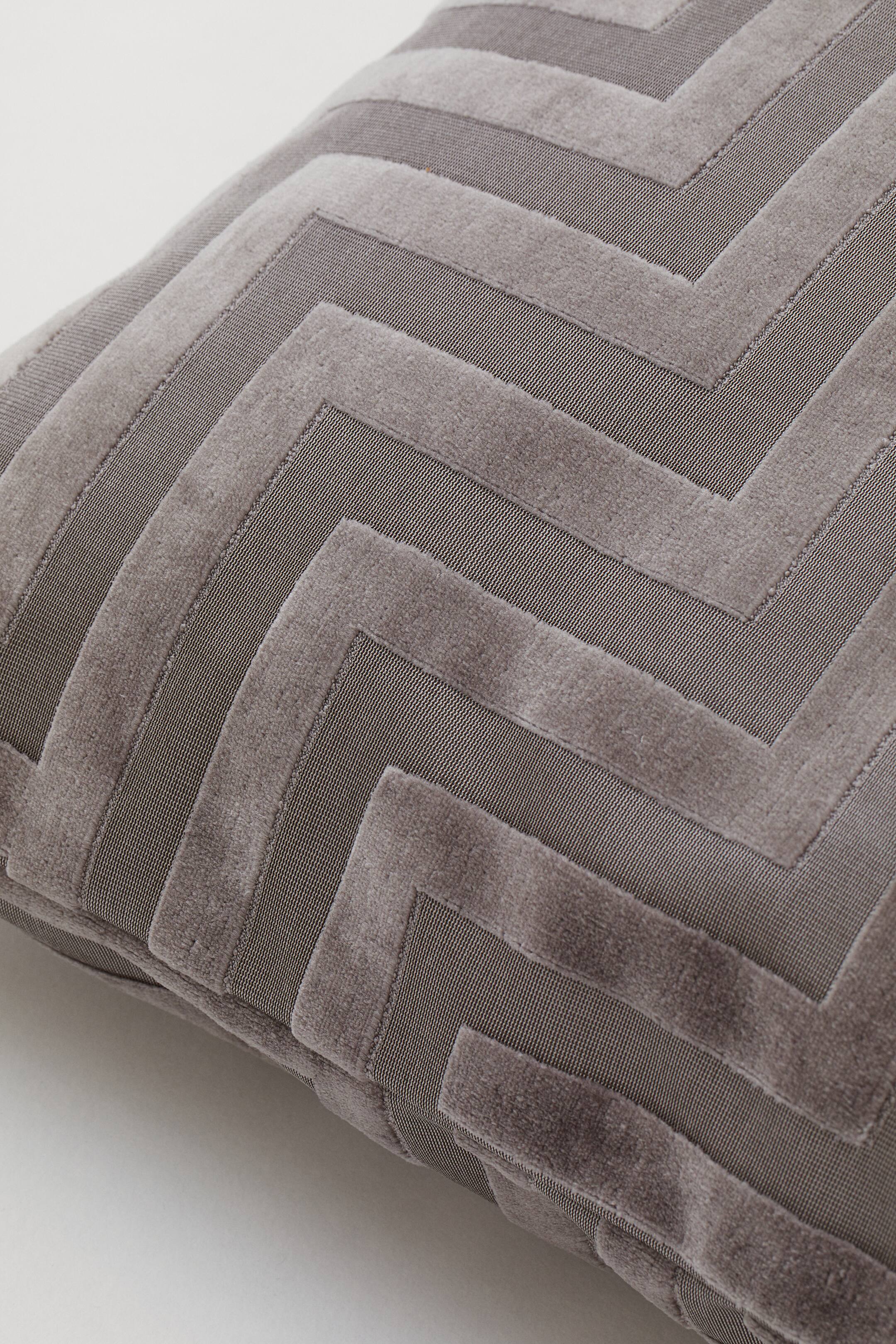 Velvet cushion cover - Grey/Patterned - Home All | H&M GB