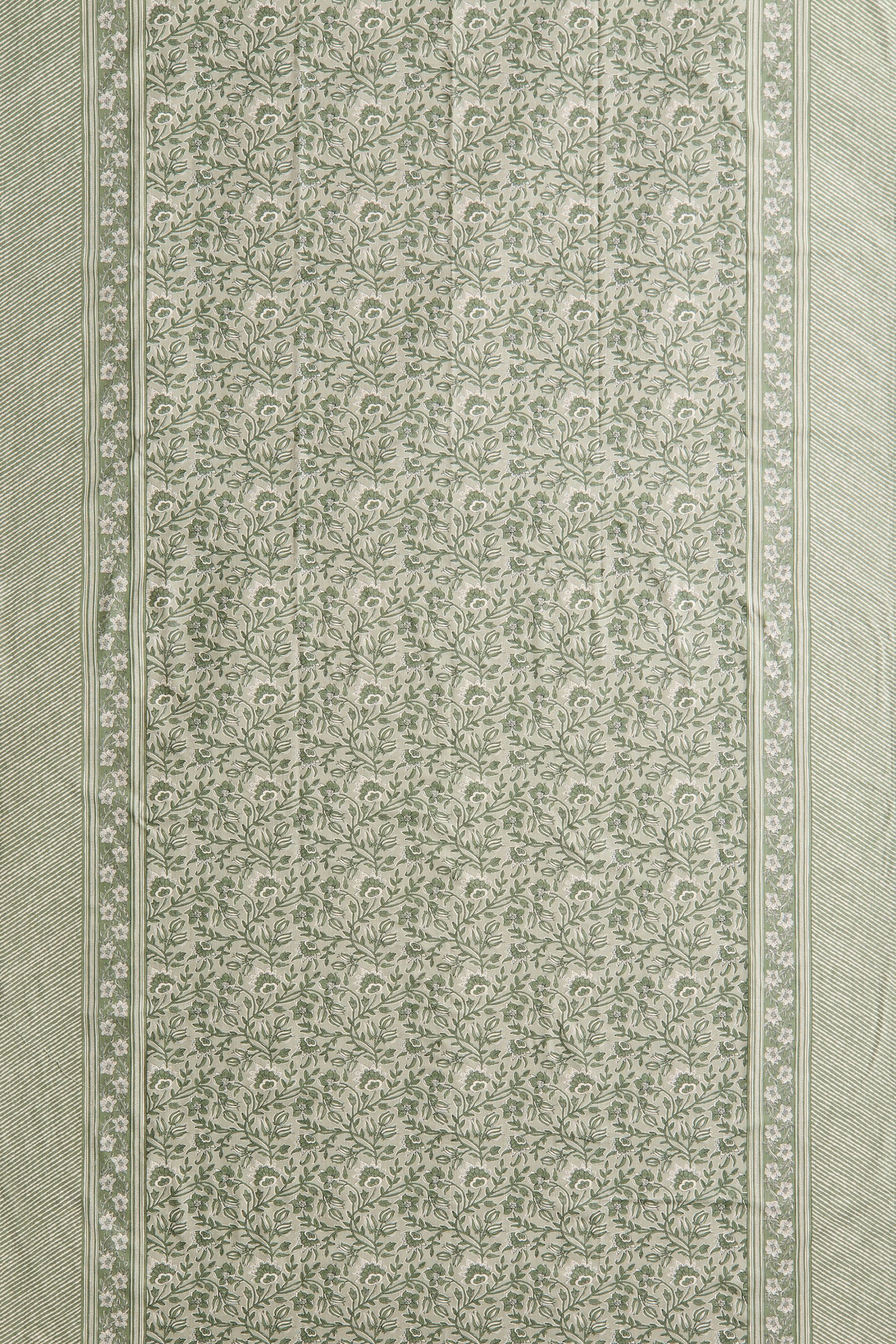 Sage green/Floral Patterned cotton tablecloth at H&M Home | H&M GB
