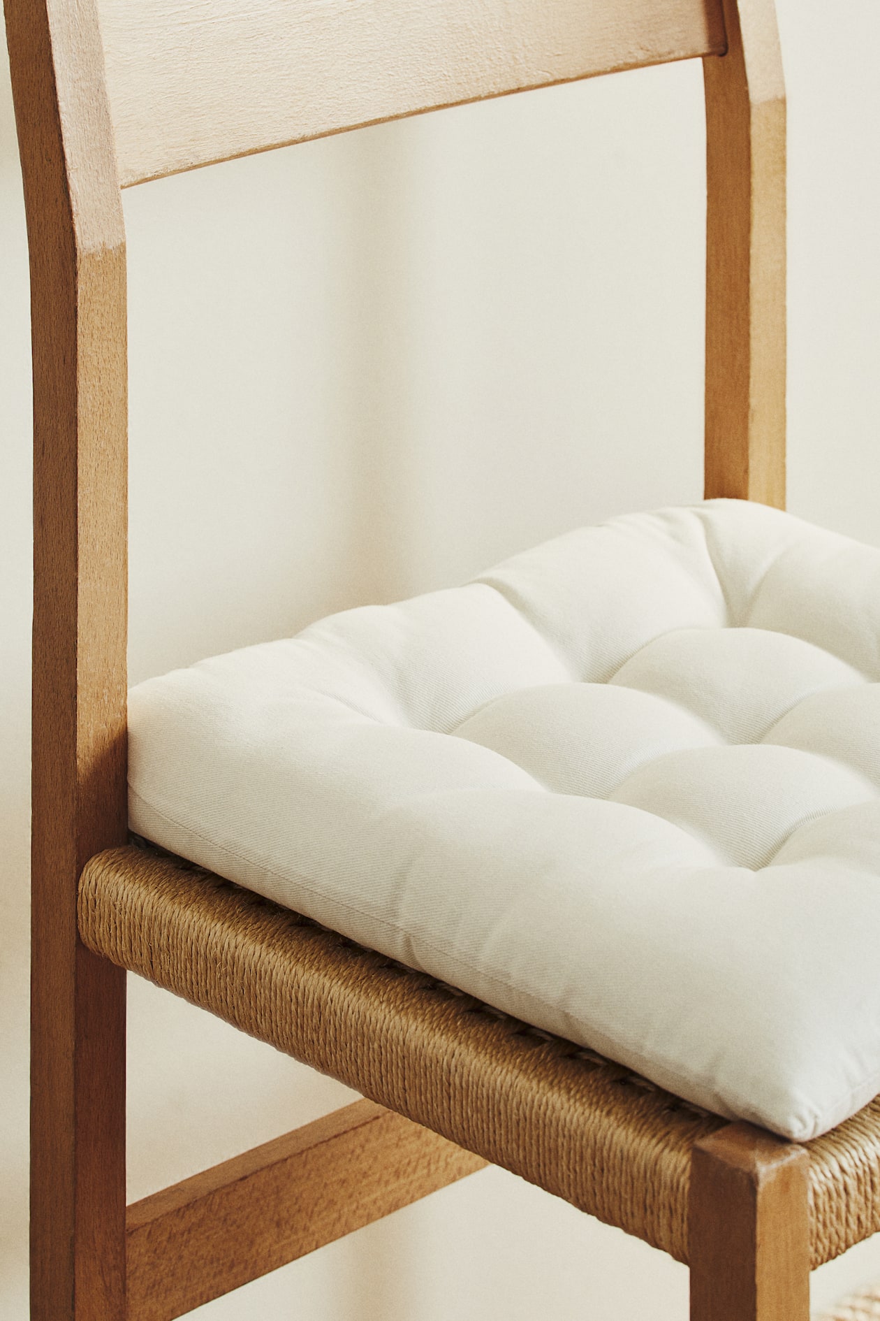 White 2-pack Cotton Seat Cushions at H&M Home | H&M US