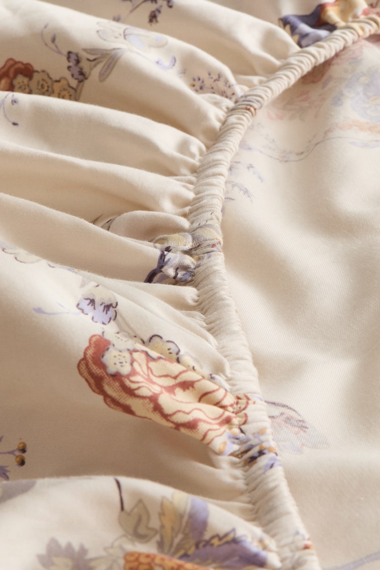 Patterned Satin Fitted Sheet - Light beige/floral - Home All | H&M US