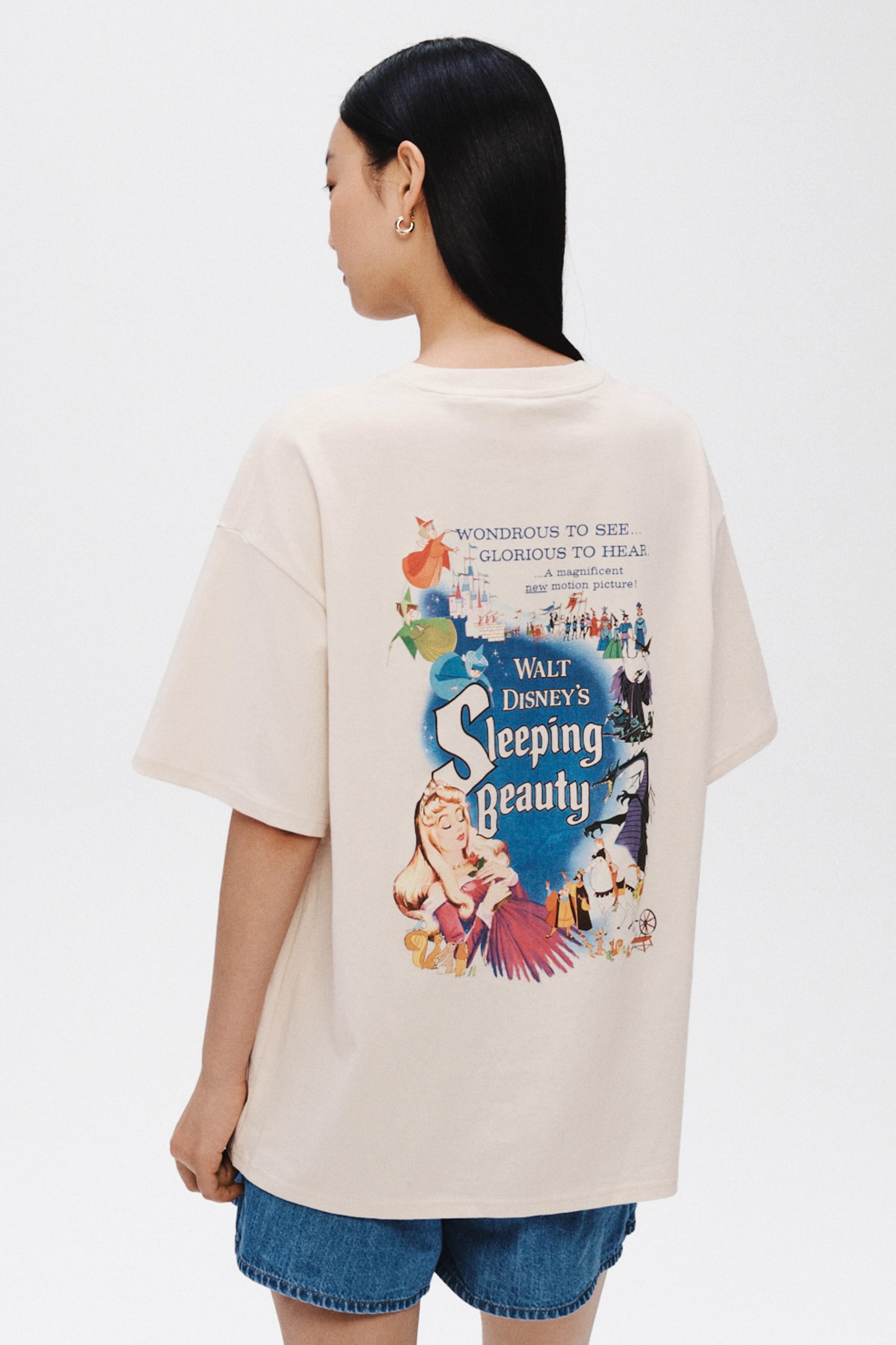 Motif-detail oversized T-shirt - Light beige/Sleeping Beauty - Ladies ...