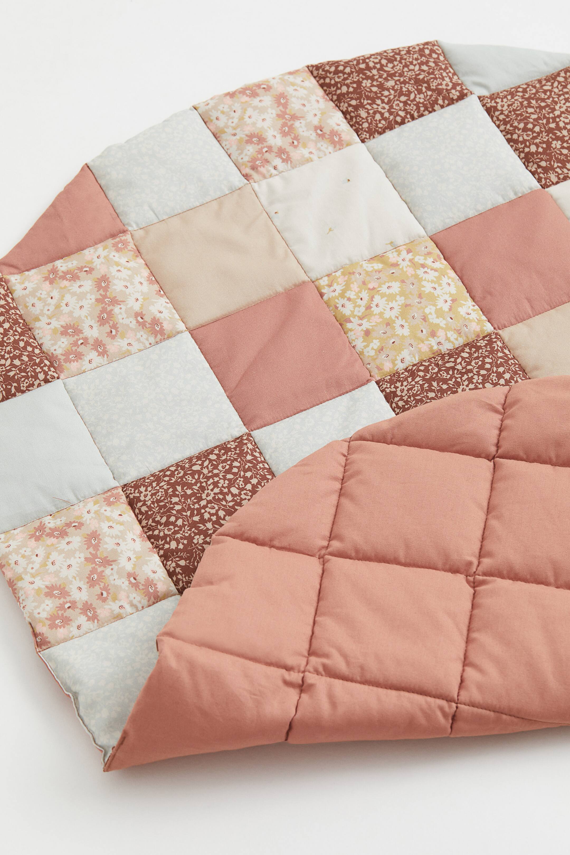 Cotton baby mat - Dark beige-pink/Floral - Kids | H&M IE