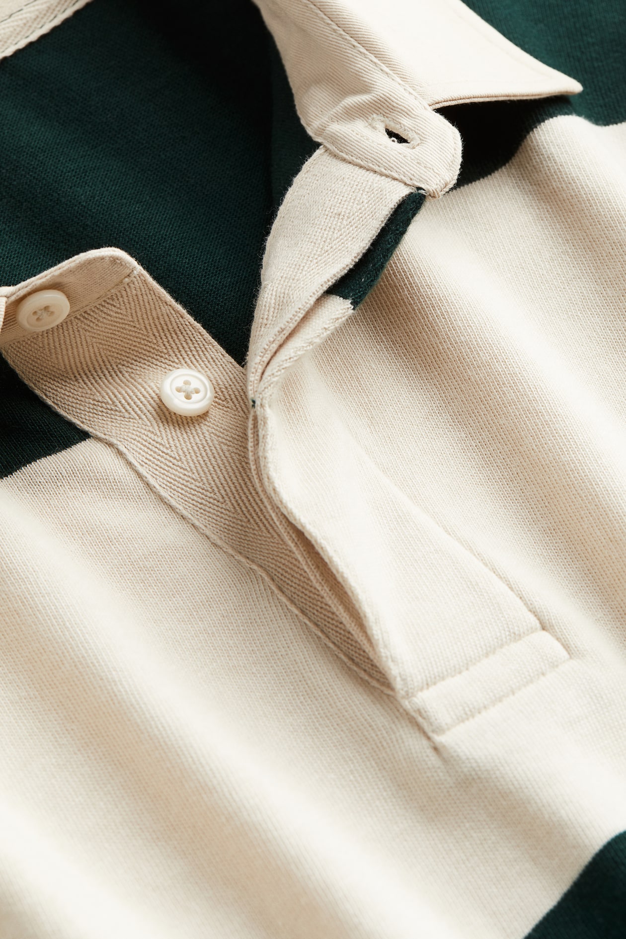 Regular Fit Cotton rugby shirt - Cream/Dark green striped - Men | H&M MY