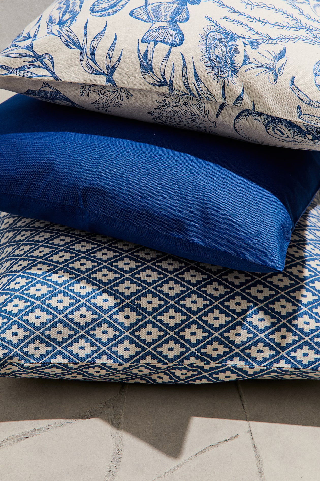 Blue Outdoor Cushion Cover at H&M Home | H&M US