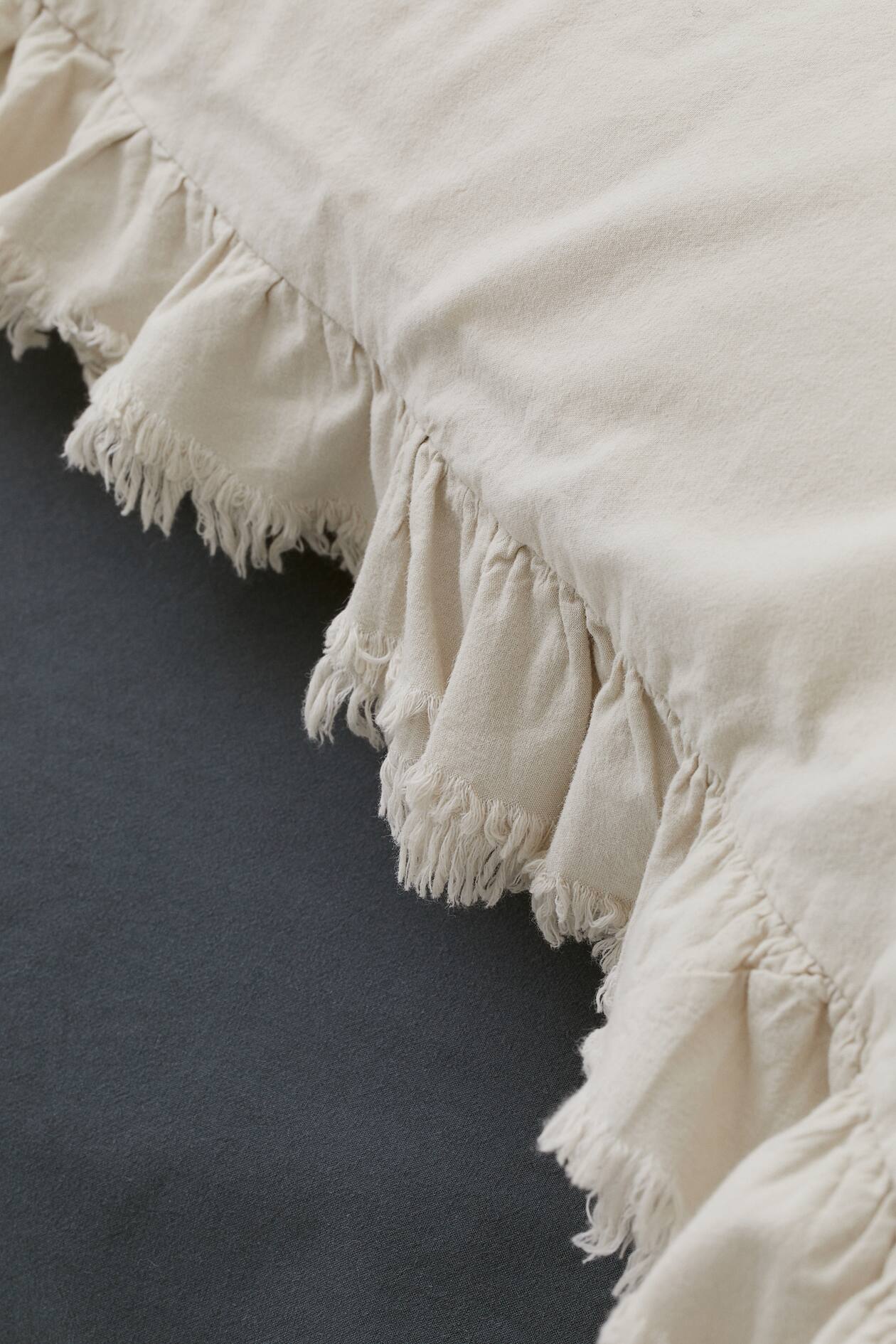 Frill-trimmed pillowcase - Ljusbeige - Home All | H&M SE