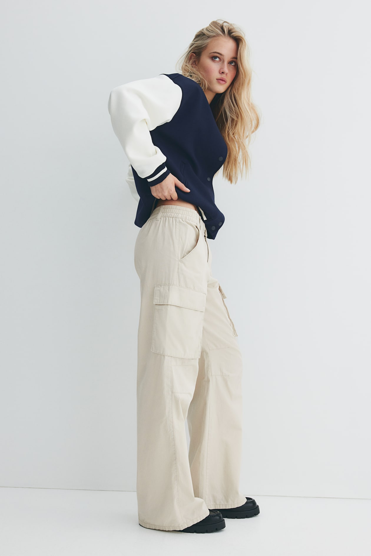 Women's Light beige Canvas Cargo Pants | H&M CA