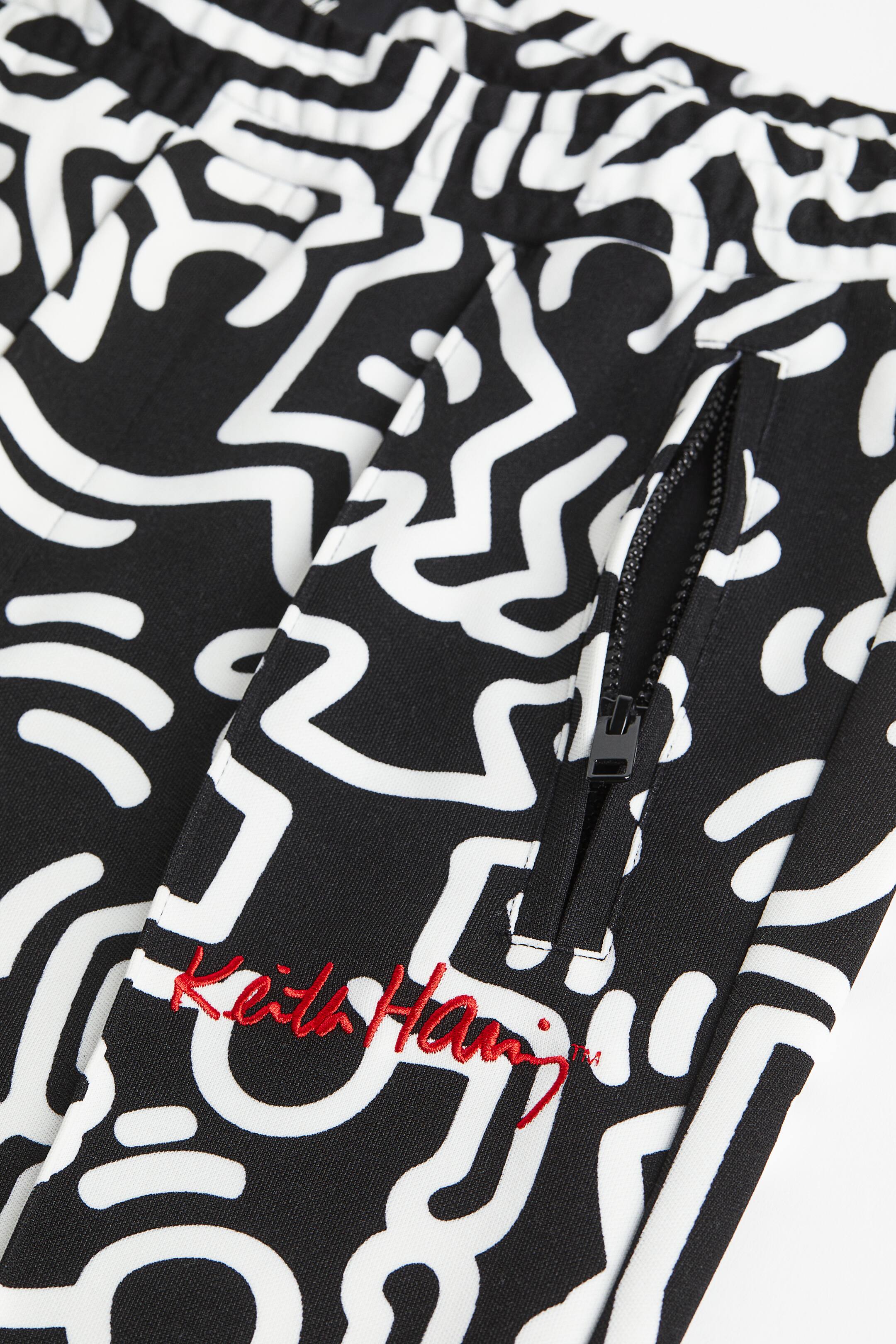 Regular Fit Patterned joggers - Regular waist - Long - Black/Keith ...