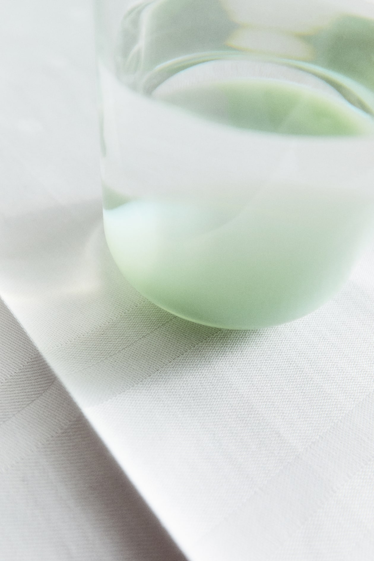 Light green/Block-coloured 2-pack patterned tumblers at H&M Home | H&M GB