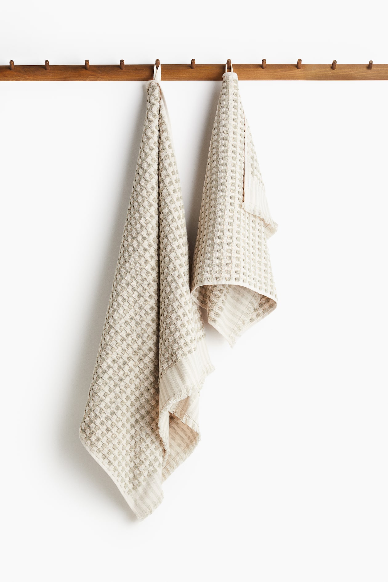 Green/dotted Patterned Cotton Terry Hand Towel at H&M Home | H&M US