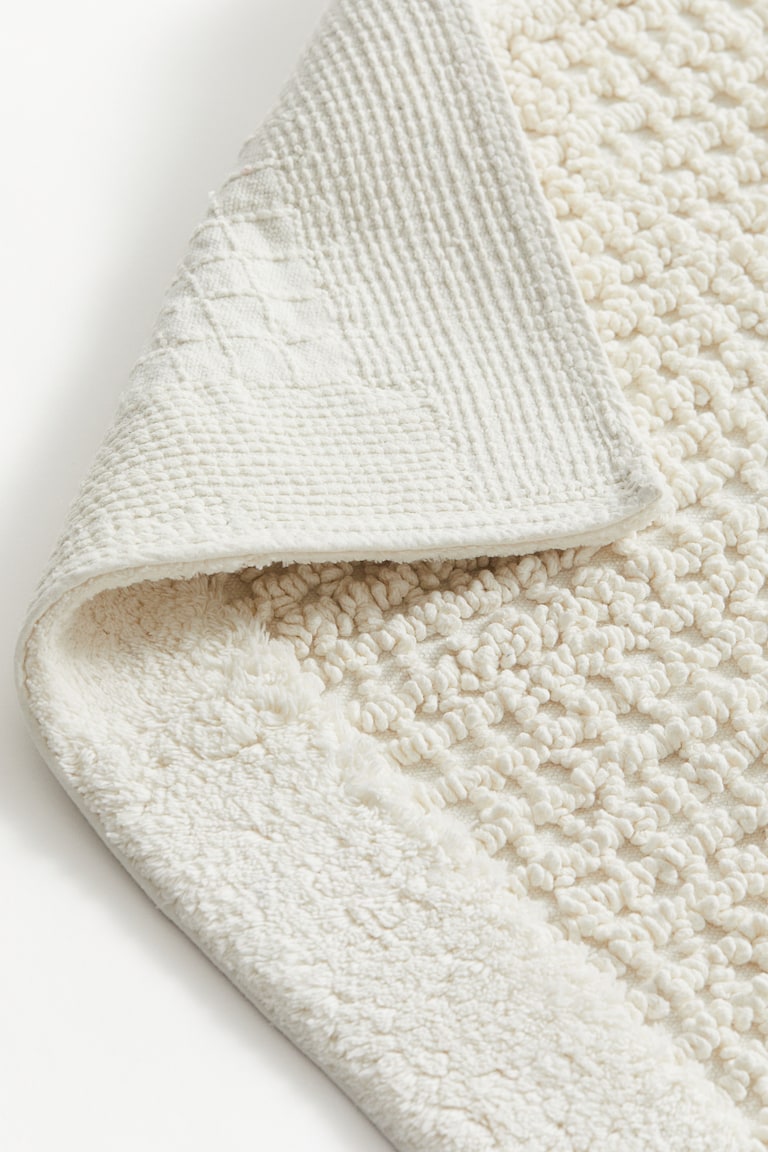 White Tufted Cotton Bath Mat at H&M Home | H&M US
