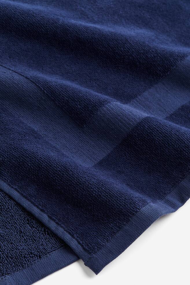 Badehandtuch aus Velours - Dunkelblau - Home All | H&M DE