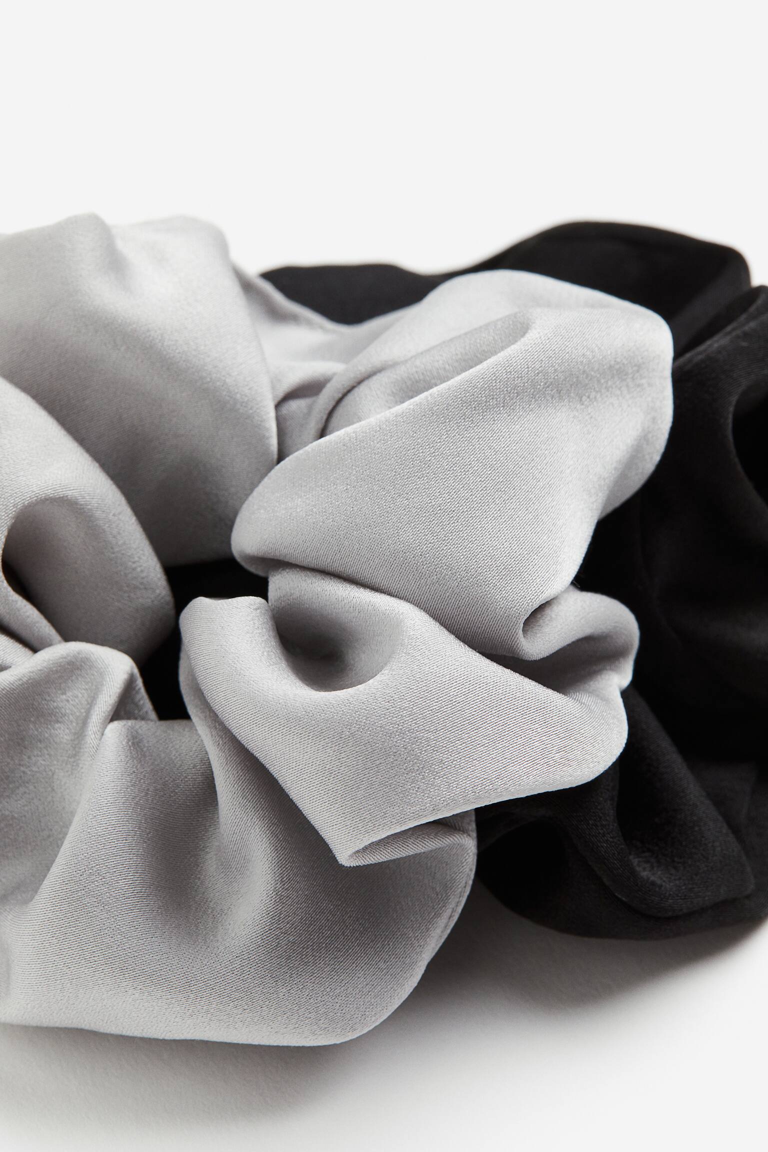 2-pack Scrunchies - Light gray/black - Ladies | H&M US
