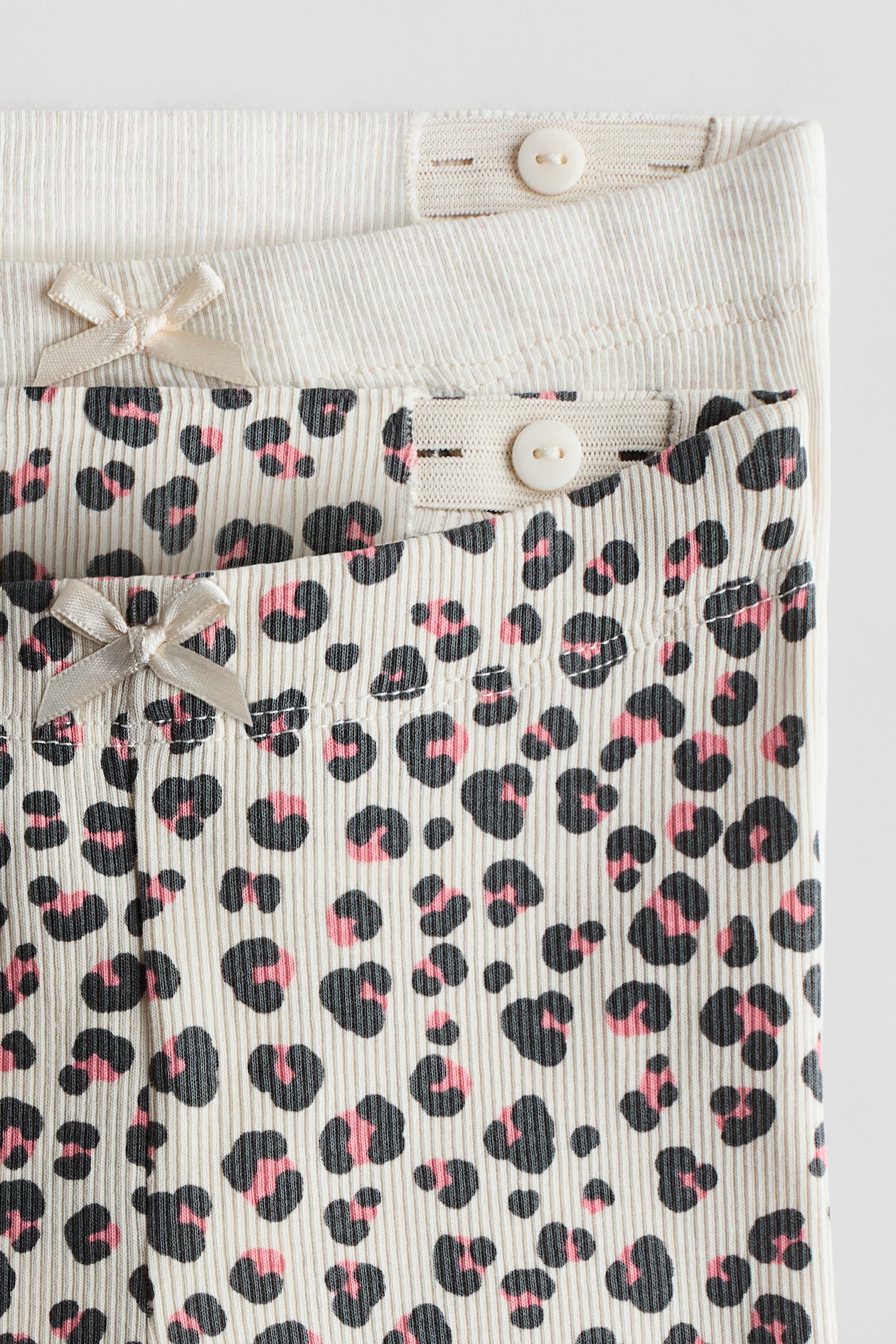 2-pack cotton leggings - Light beige/Leopard print - Kids | H&M SG