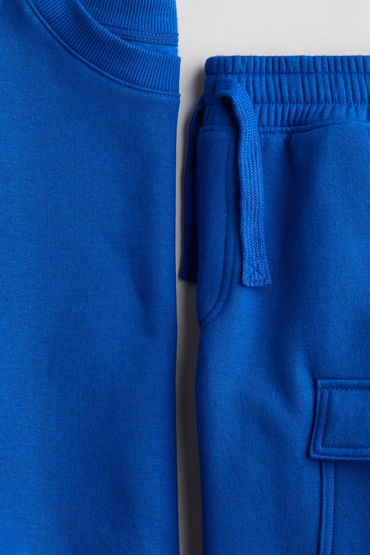 Bright blue 2-piece sweatshirt and shorts set for kids | H&M GB