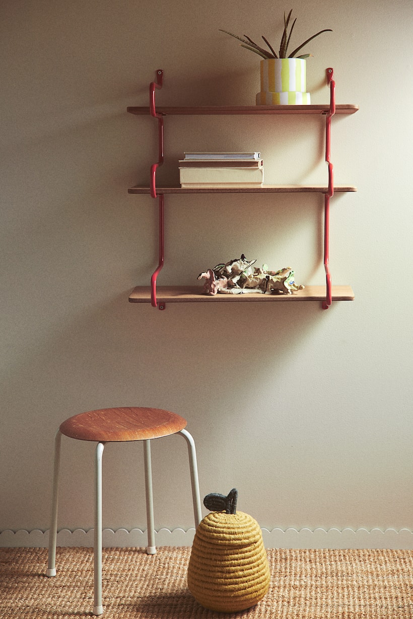 Bright red Children’s wall shelf at H&M Home | H&M GB