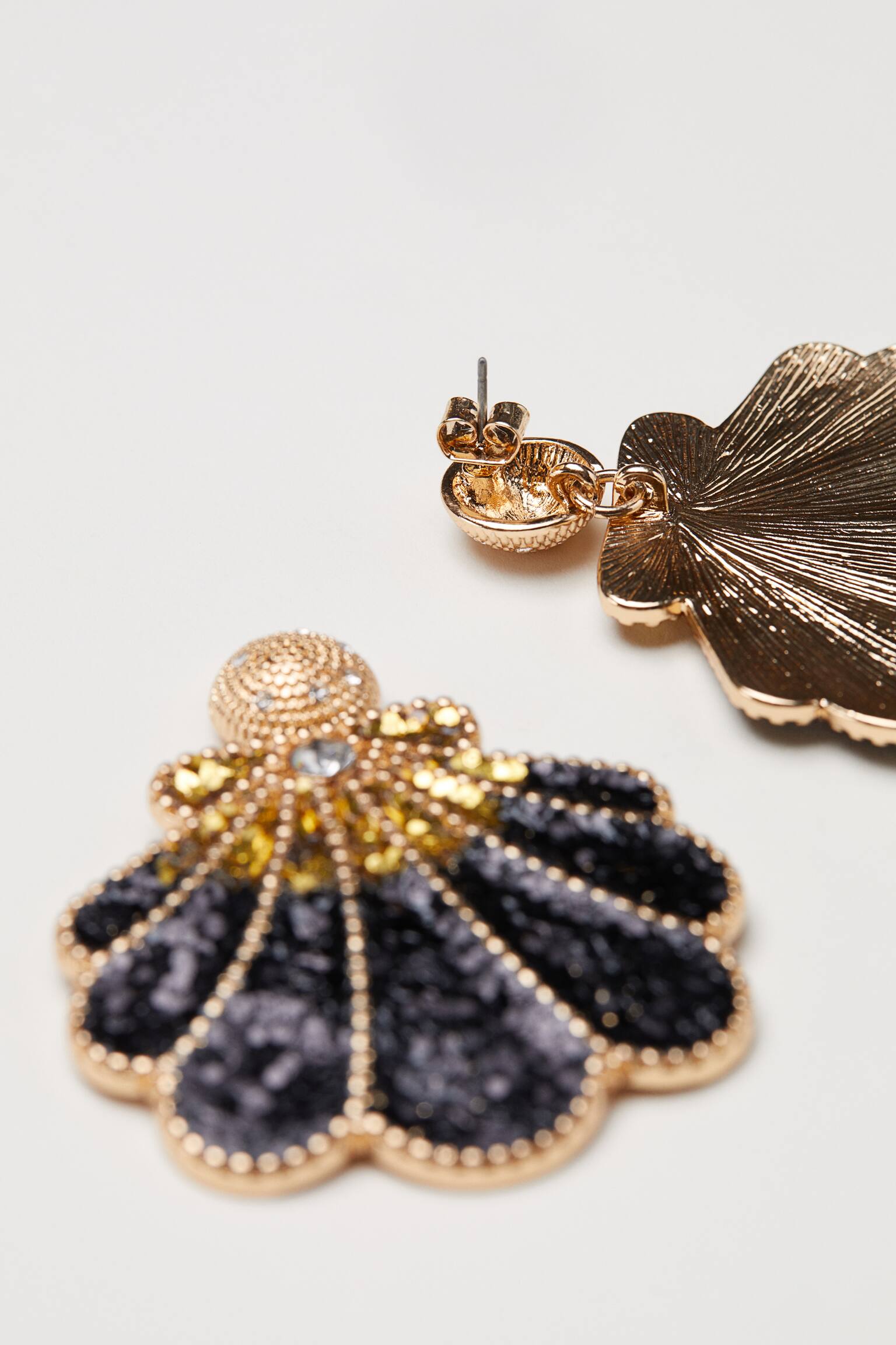 Women's Black/Gold-coloured Shell-shaped earrings | H&M GB