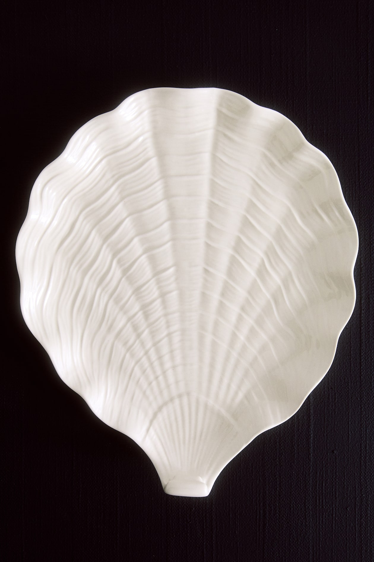 Shell-shaped Serving Plate - Natural white - Home All | H&M US