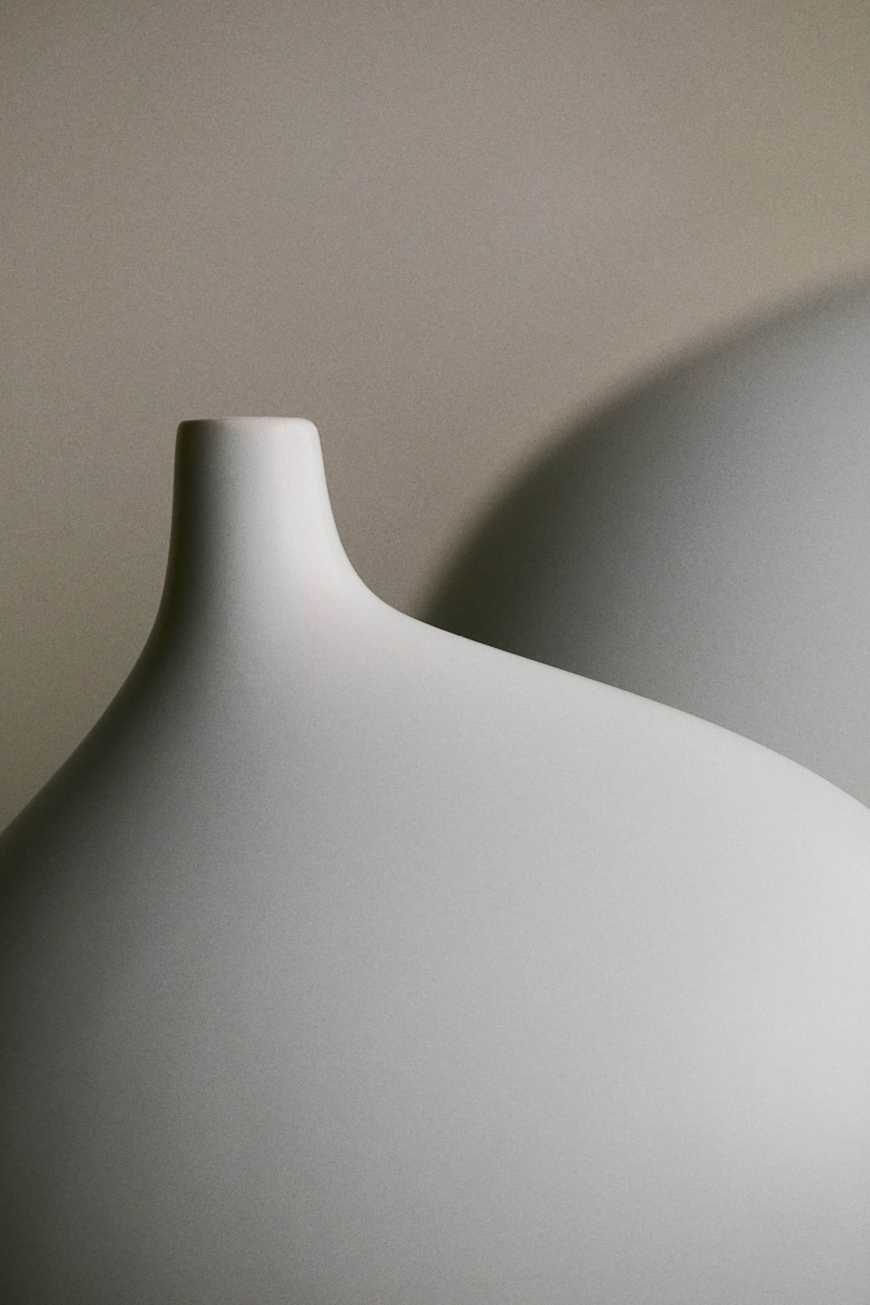 White Stoneware Vase at H&M Home | H&M US