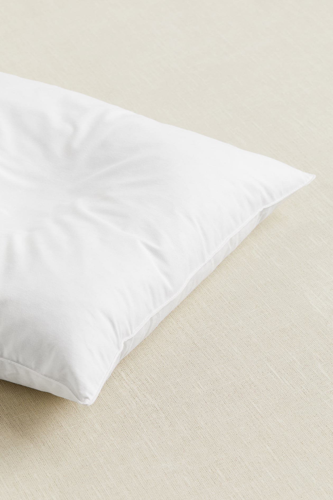 White Feather-filled Inner Cushion at H&M Home | H&M CA