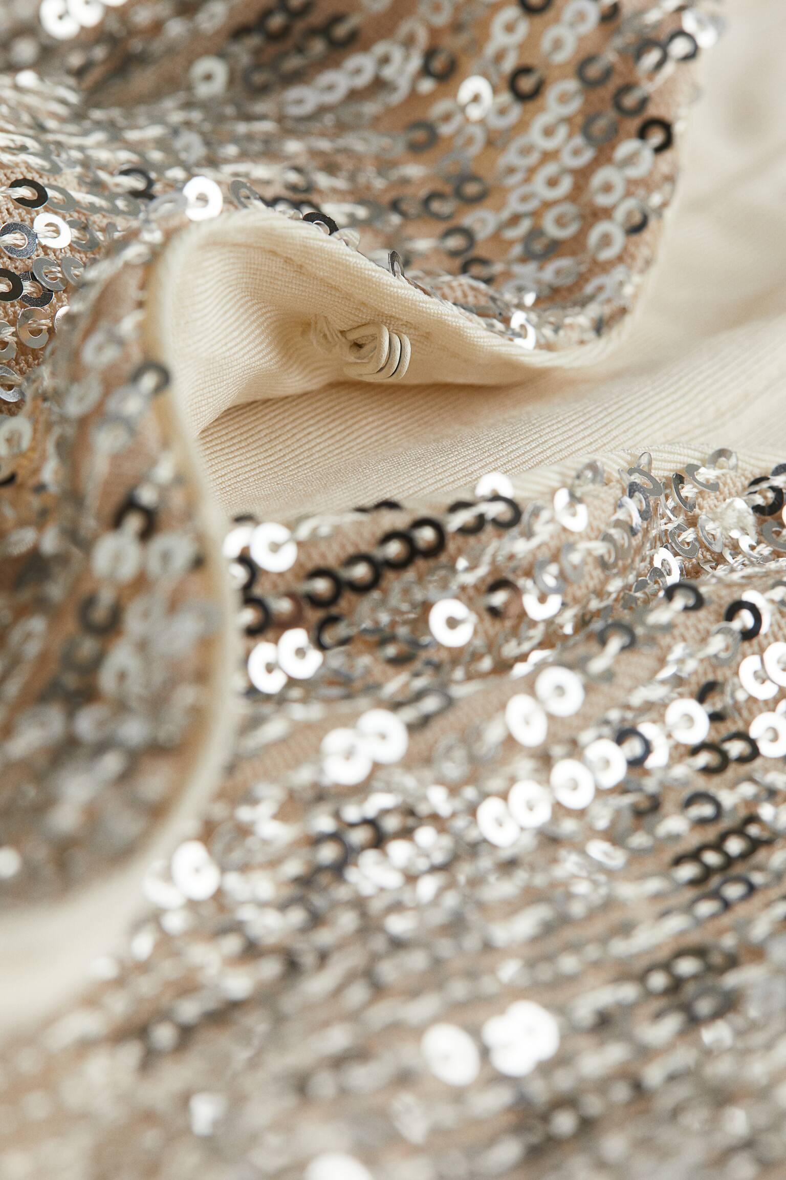 Women's Light beige/Silver-coloured Sequined body | H&M IN