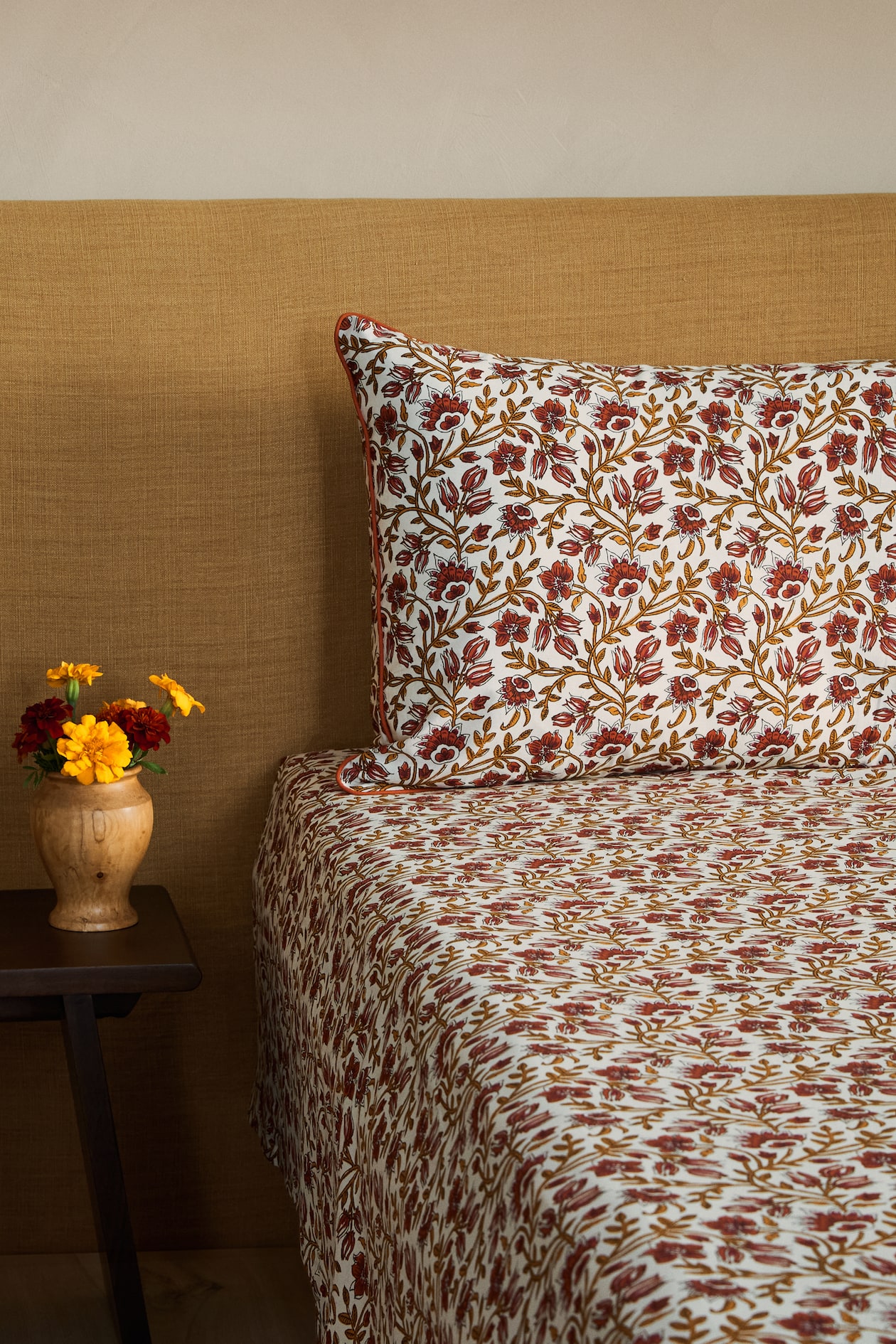 Red/Floral Single patterned bed sheet set at H&M Home | H&M IN