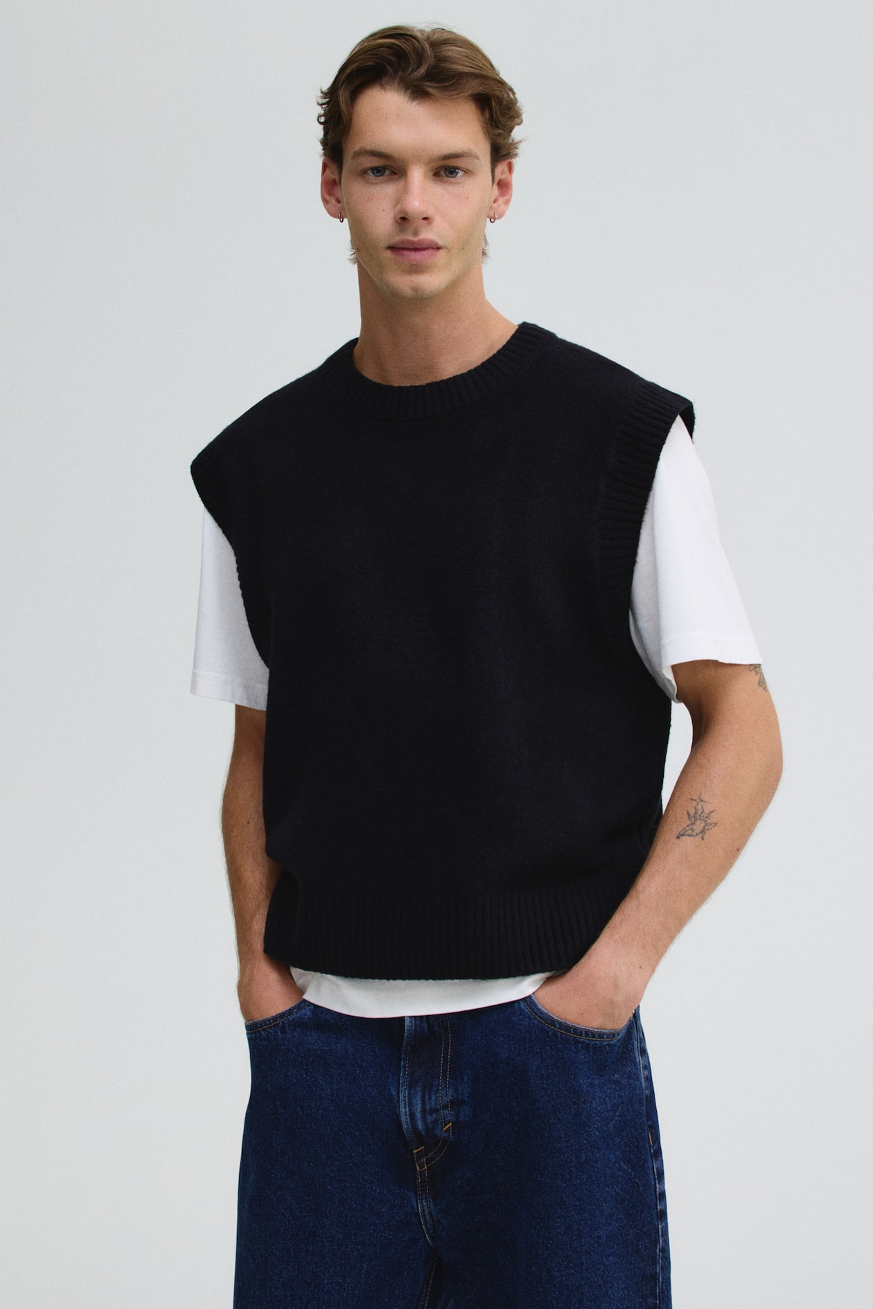 Men’s Black Regular Fit Sweater vest | H&M IN