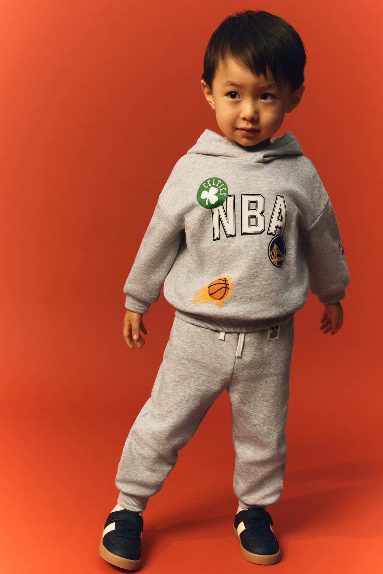 Light grey/NBA 2-piece printed hoodie and joggers set for kids | H&M GB