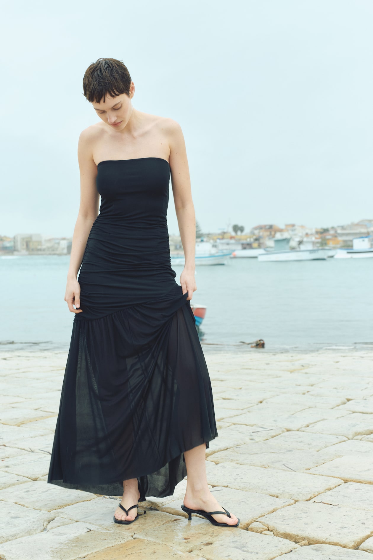 Drapiertes Bandeau-Kleid - Schwarz - Ladies | H&M DE