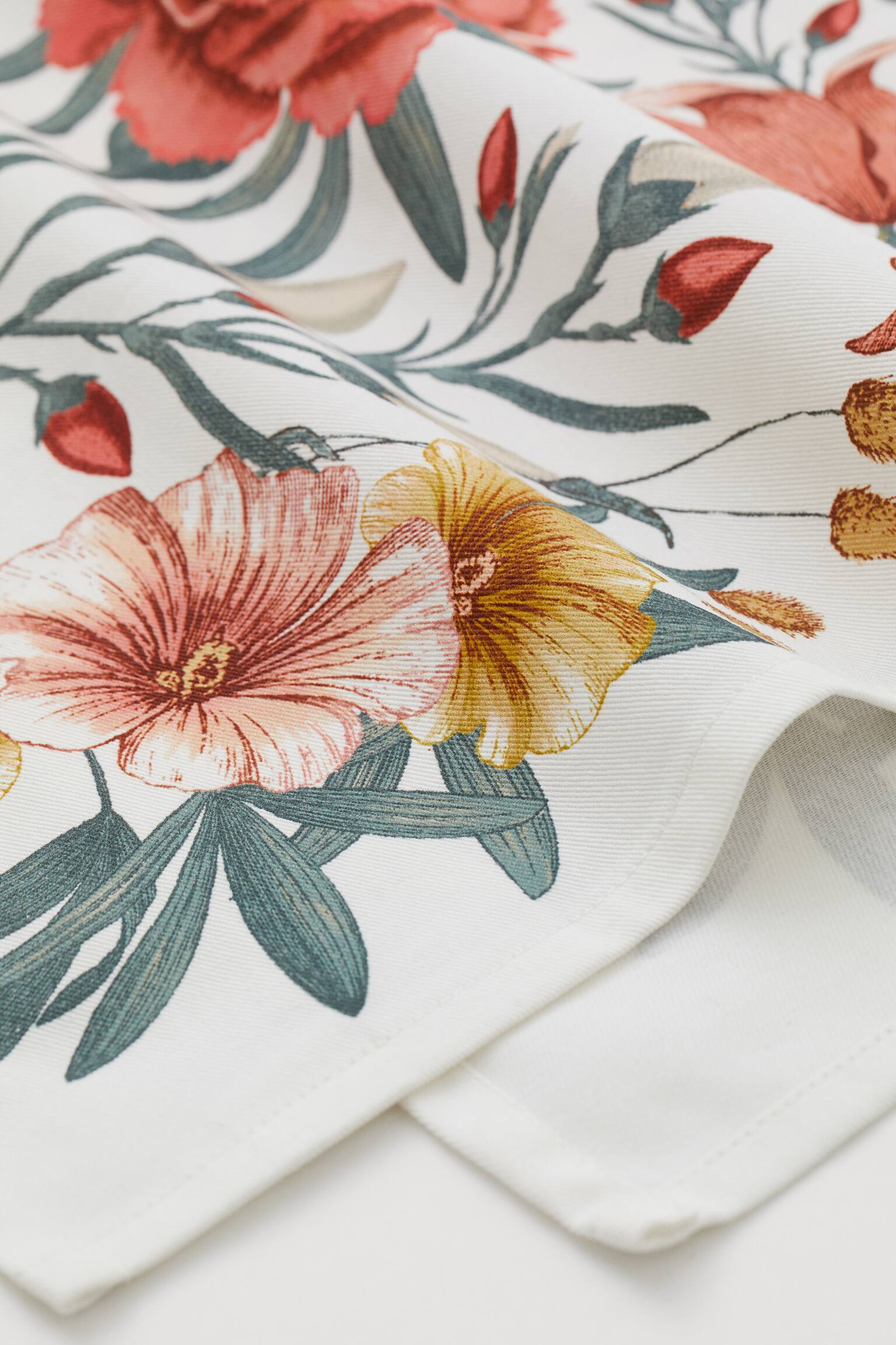 Patterned cotton table runner - White/Floral - Home All | H&M GB